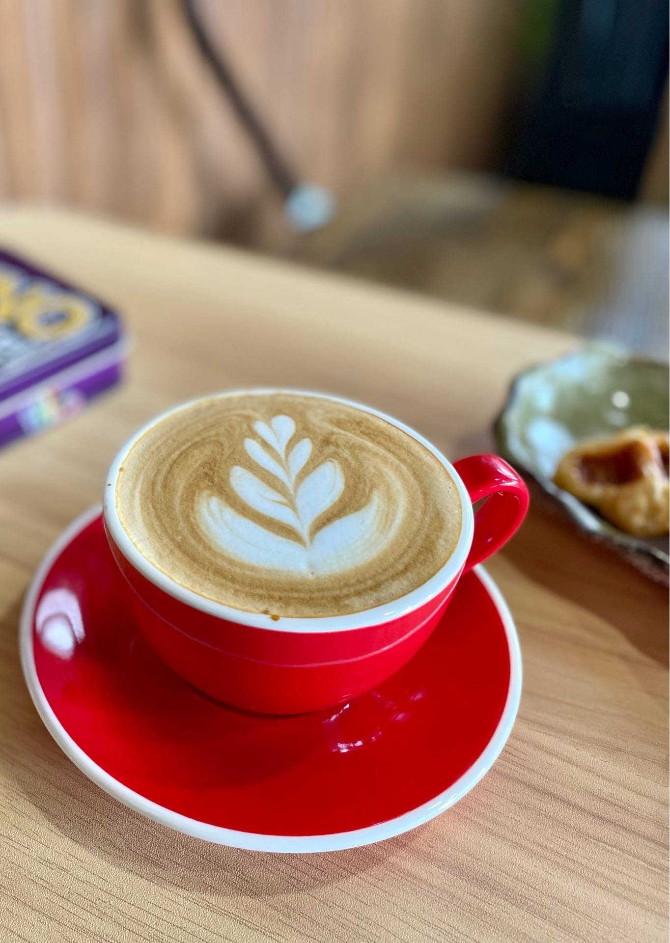 ☕️ Hot Latte. (Price 55 Baht.) ร้าน FEB Coffee Space ตรงข้าม ประชาอุทิศ 64