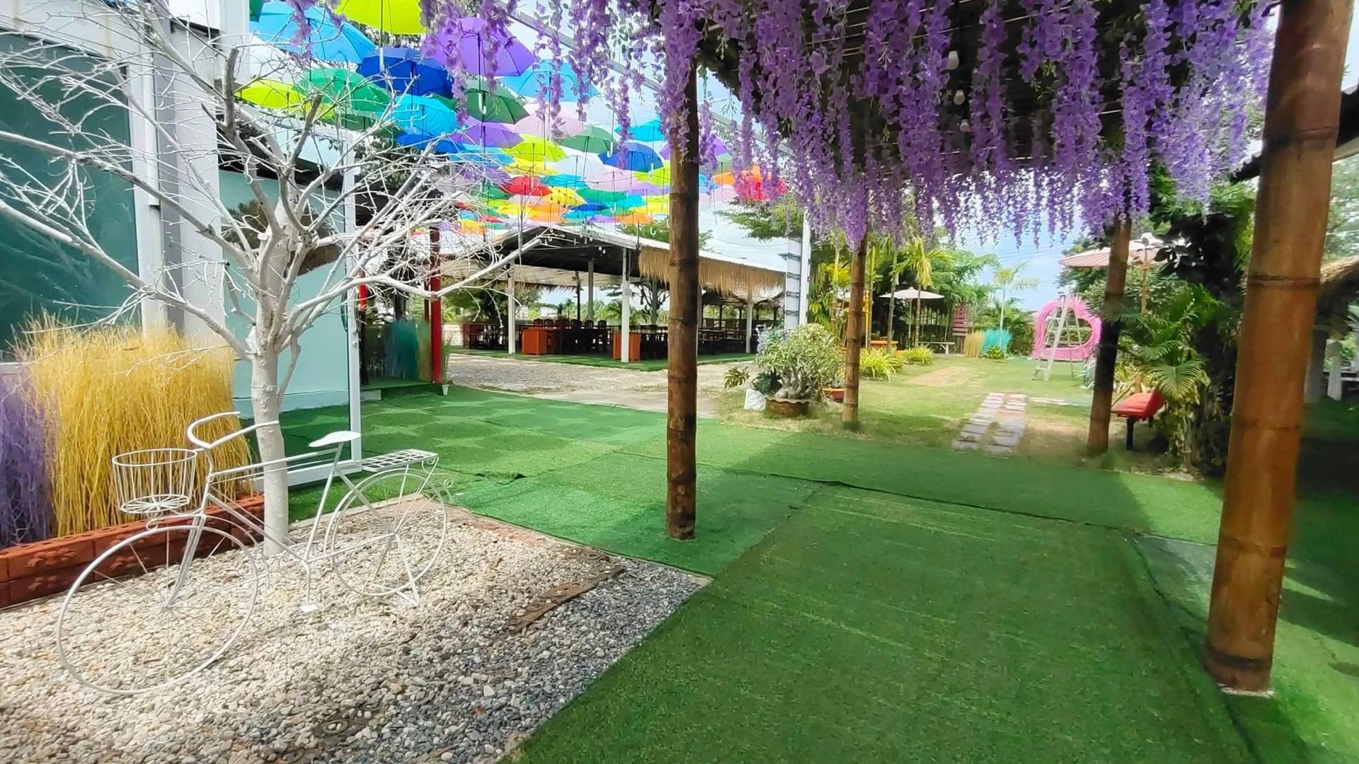 รูป มาดูนา คาเฟ่ (Ma'Dona cafe') พนัสนิคม