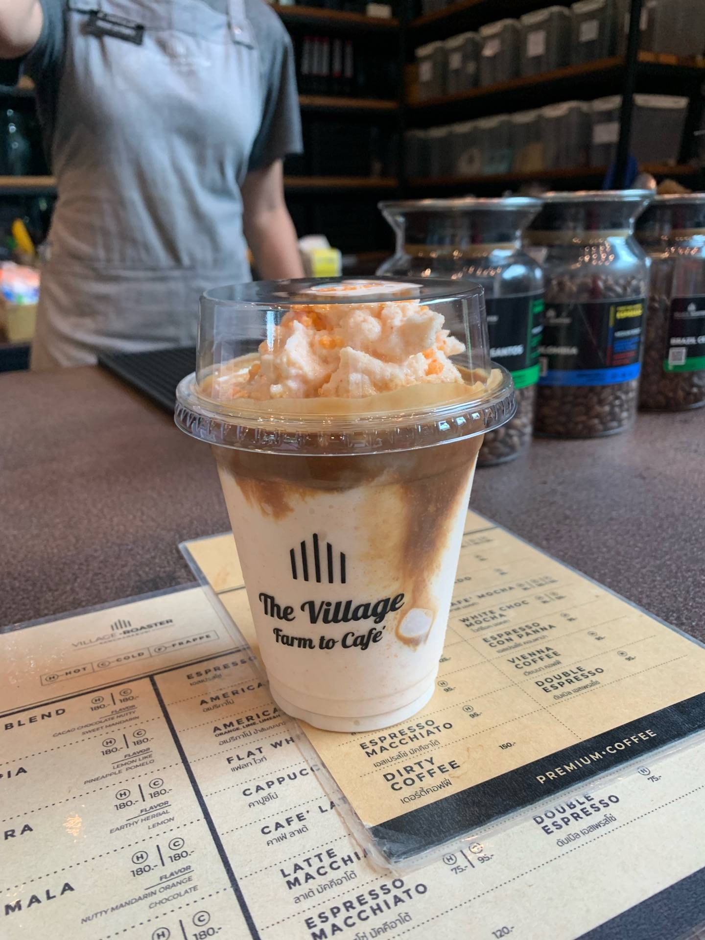 รีวิว Village Roaster - กาแฟไข่เค็มอร่อยดี ร้านคูลๆ อยู่ในร้านน่ารักๆ