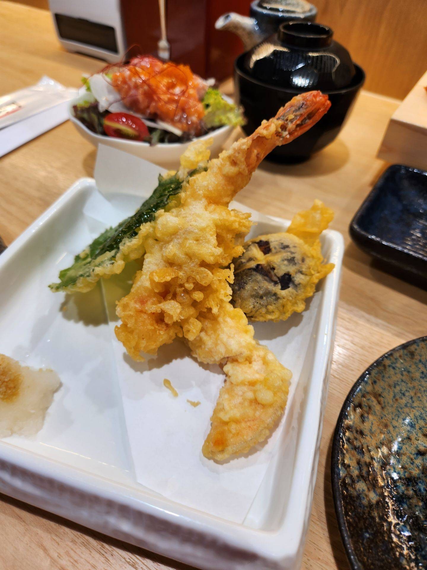 รีวิว Sen Sen Sushi - รออาหารนาน พนักงานบริการแย่มาก ผิดหวังมาก