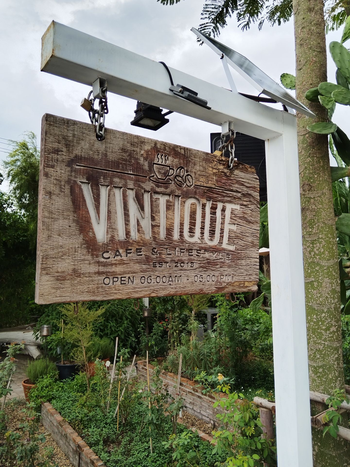 รีวิว Vintique Cafe & Lifestyle - คาเฟ่ บรรยากาศ สบาย ๆ ริม ทุ่งนา