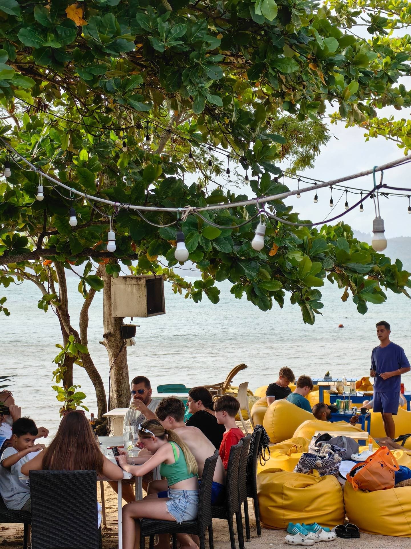 รีวิว Hugo Hub Phuket | Bangtao Beach - บีชคลับนั่งชิวริมทะเลภูเก็ต 😚🏖