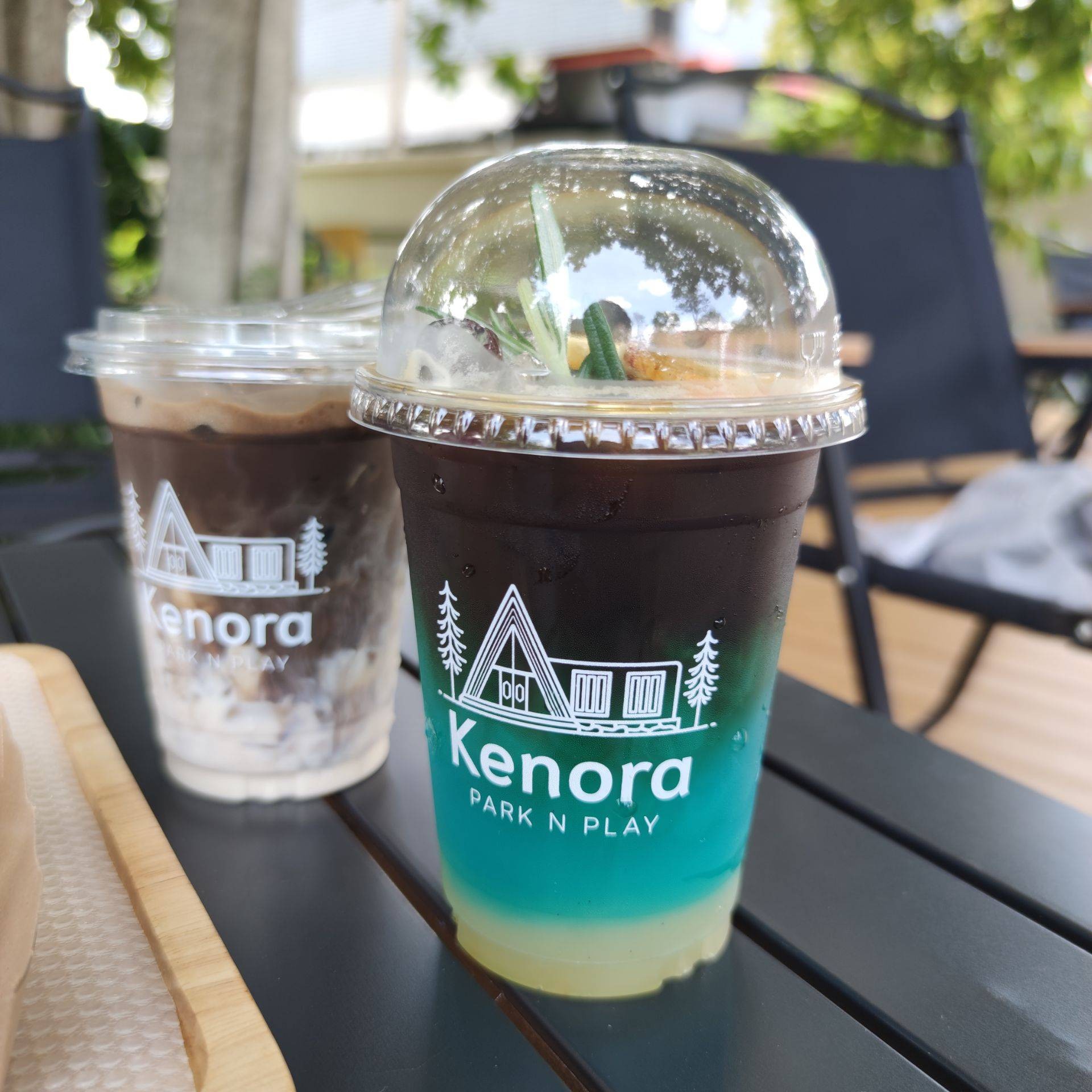 รีวิว Kenora Park N Play 00001 - เครื่องดื่มเข้ม บรรยากาศสวย