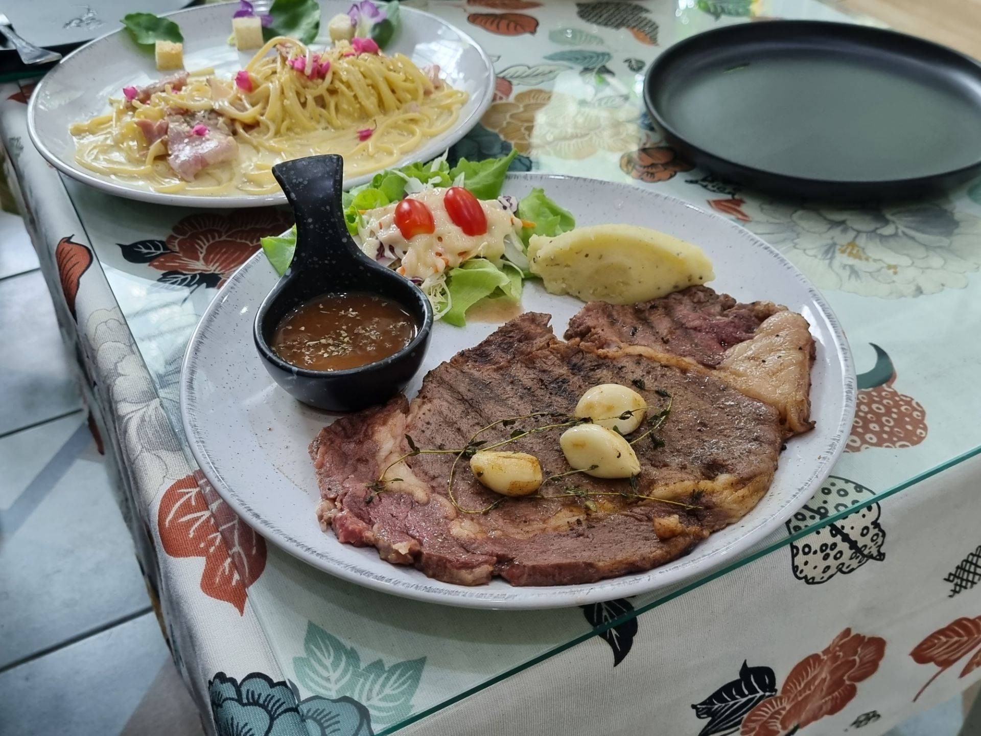 รีวิว Orange Tree Cafe & Bistro - อาหารอร่อย วิวสวยมากๆครับ มีสวนนอก ...