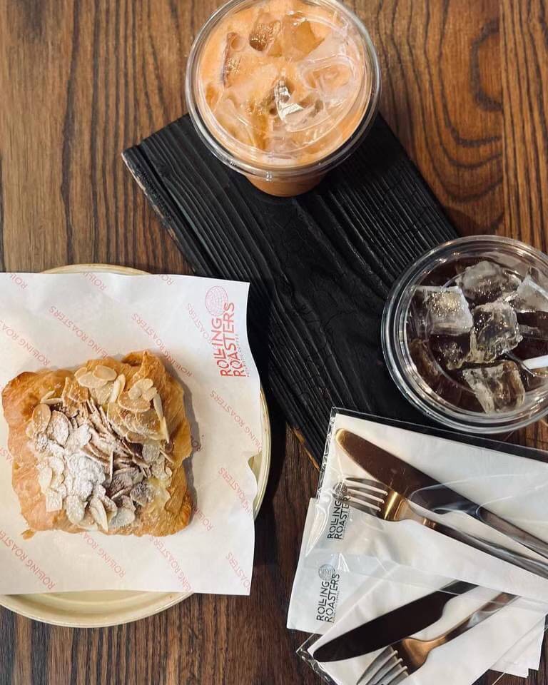 รีวิว Rolling Roasters พรานนก-พุทธมณฑล - ผมชอบร้านนี้ ร้านสวย