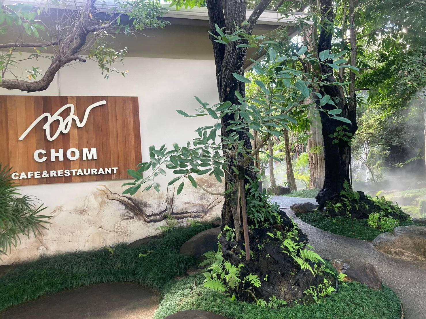 รูป CHOM Cafe & Restaurant