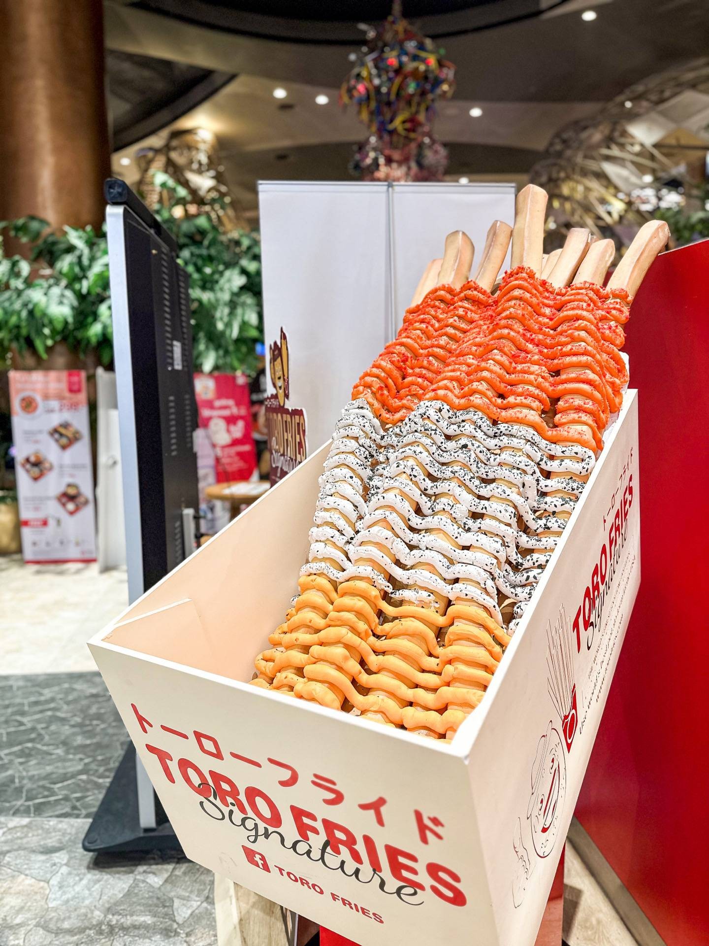 รีวิว Toro Fries Iconsiam - เฟรนช์ฟรายส์แบบยาววววววว ราดซอสฉ่ำๆ