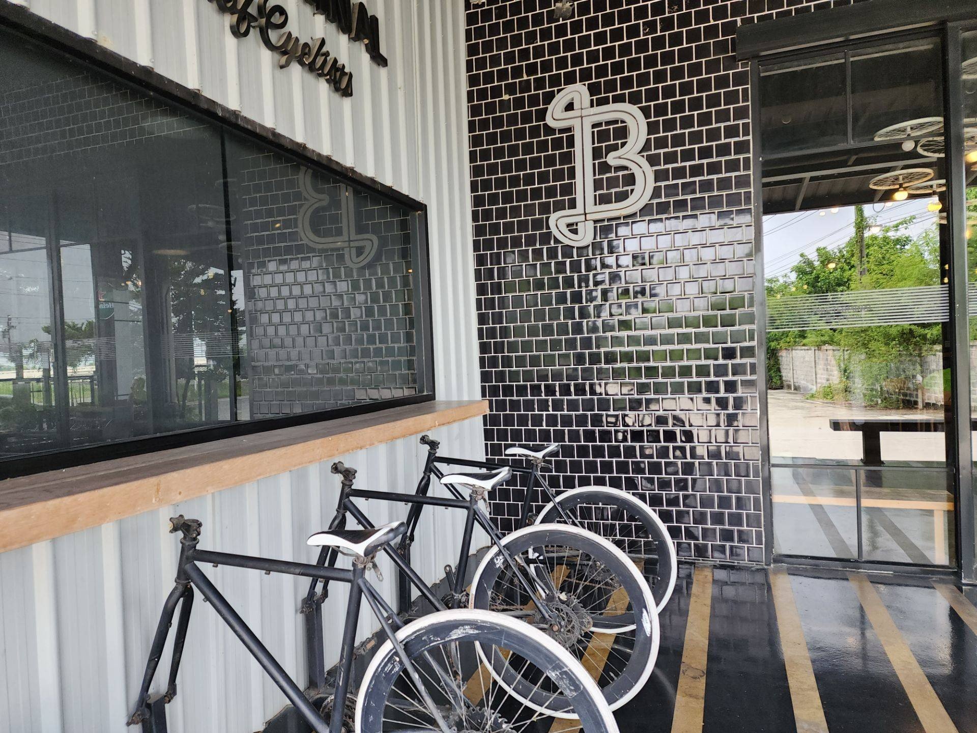 รูป Bike Terminal & Cafe'