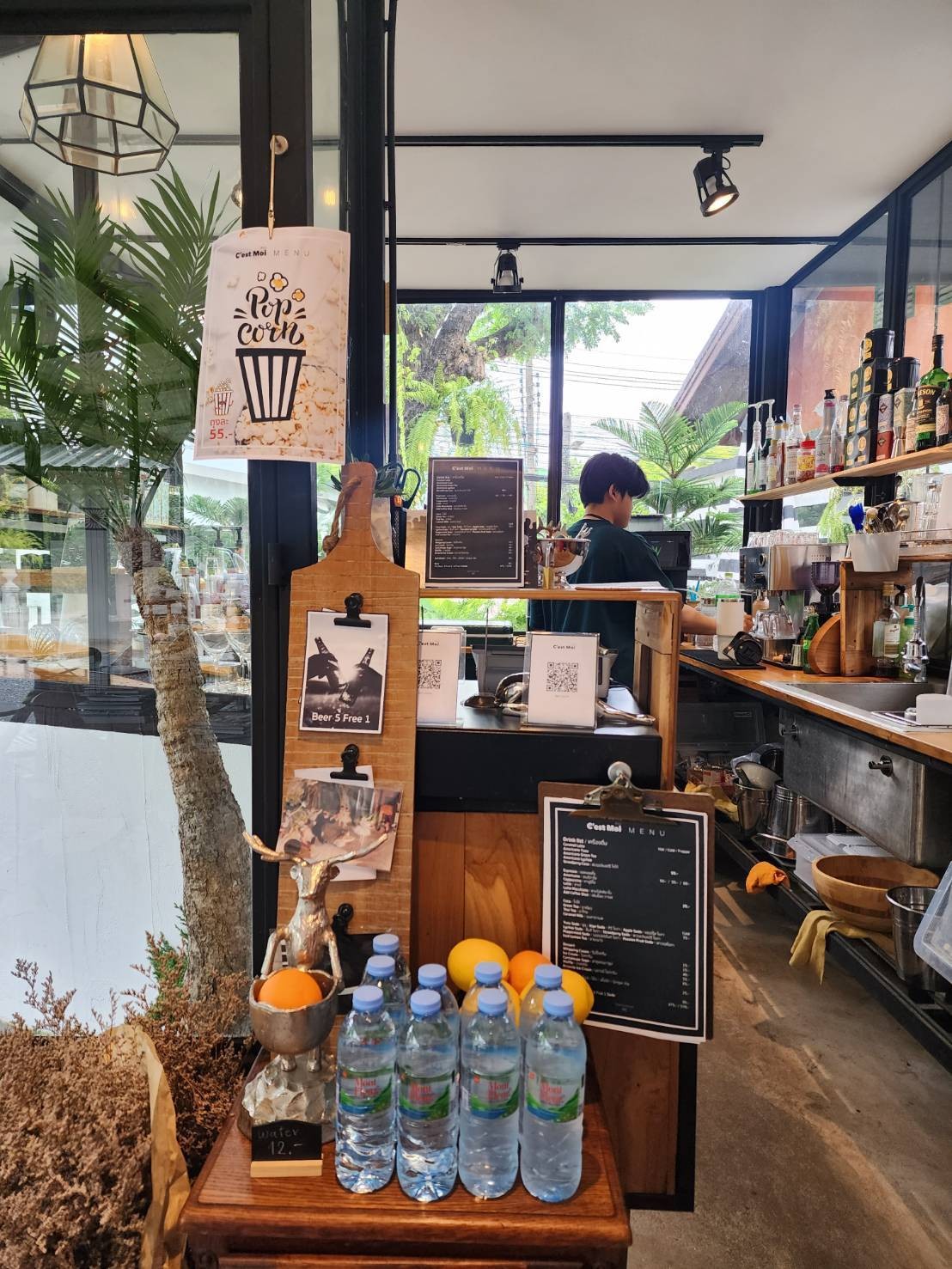 รูป C’est Moi Cafe