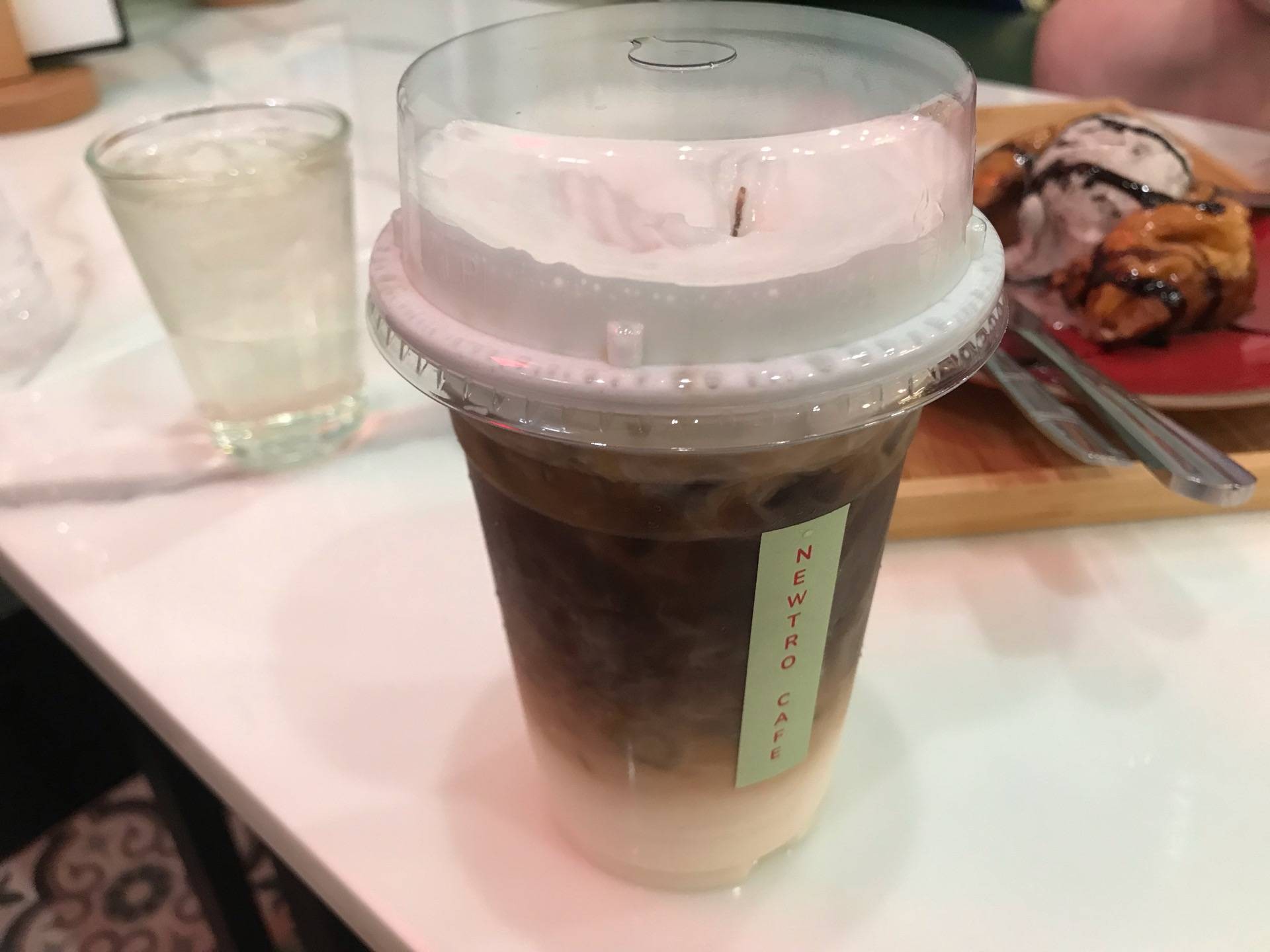 รีวิว Newtro Cafe บรรทัดทอง - Cafe ขนมหวานร้านจีนๆ ขนมปังดี