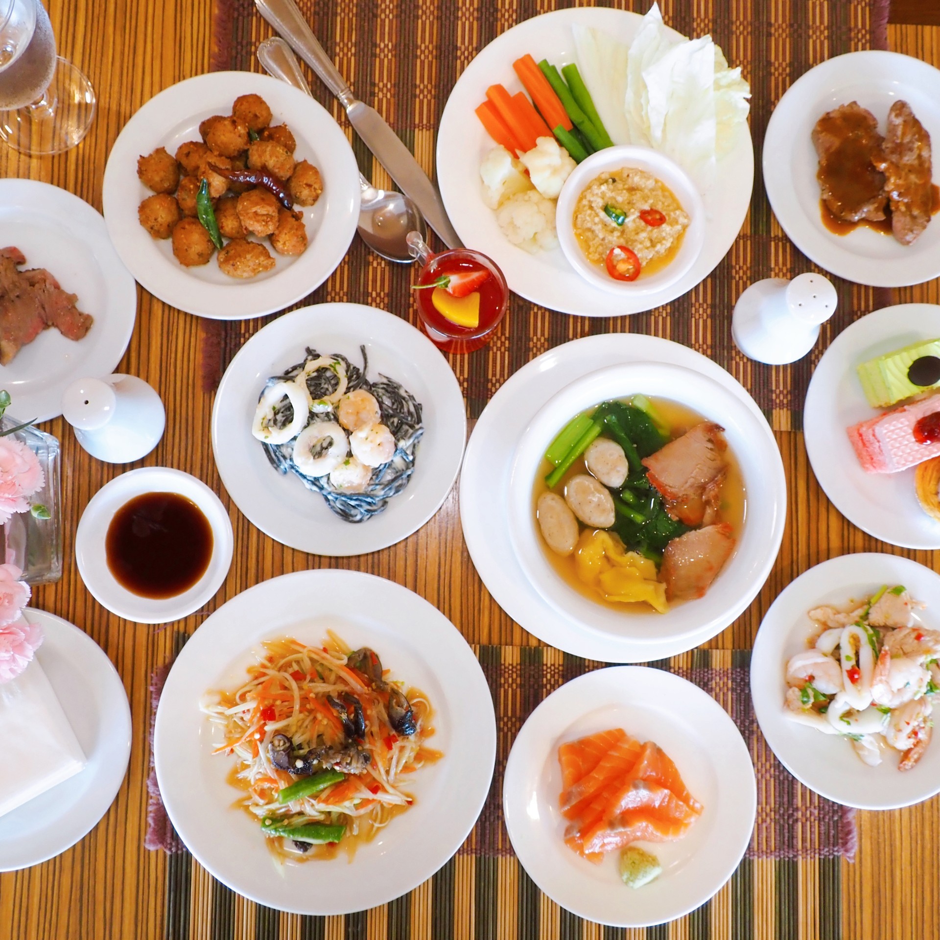 ดีลส่วนลดพิเศษร้าน Prince Café Prince Palace Hotel บุฟเฟ่ต์นานาชาติมื้อกลางวัน