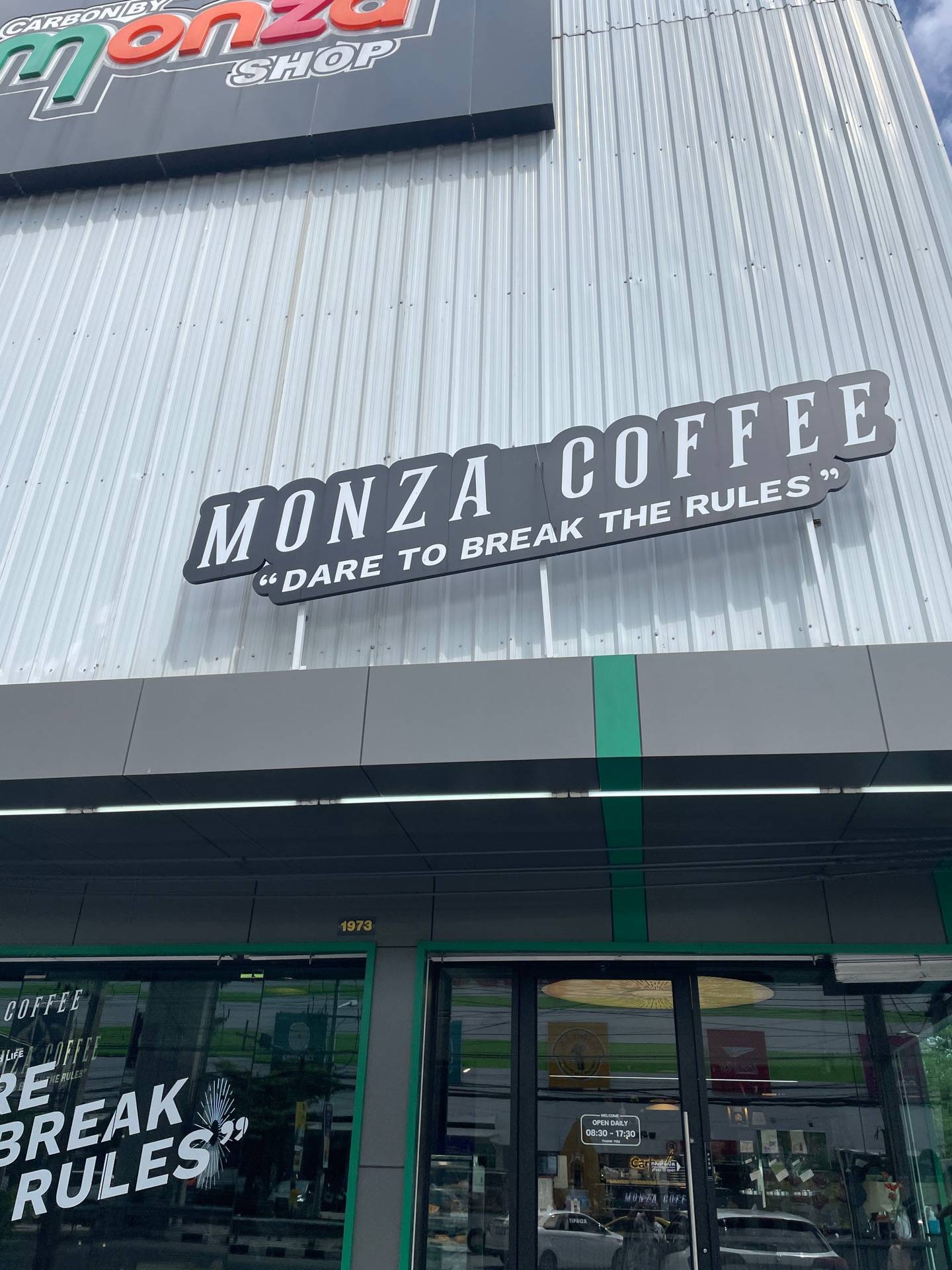 รีวิว Monza coffee - นึกว่าร้านขายอุปกรณ์แต่งรถ