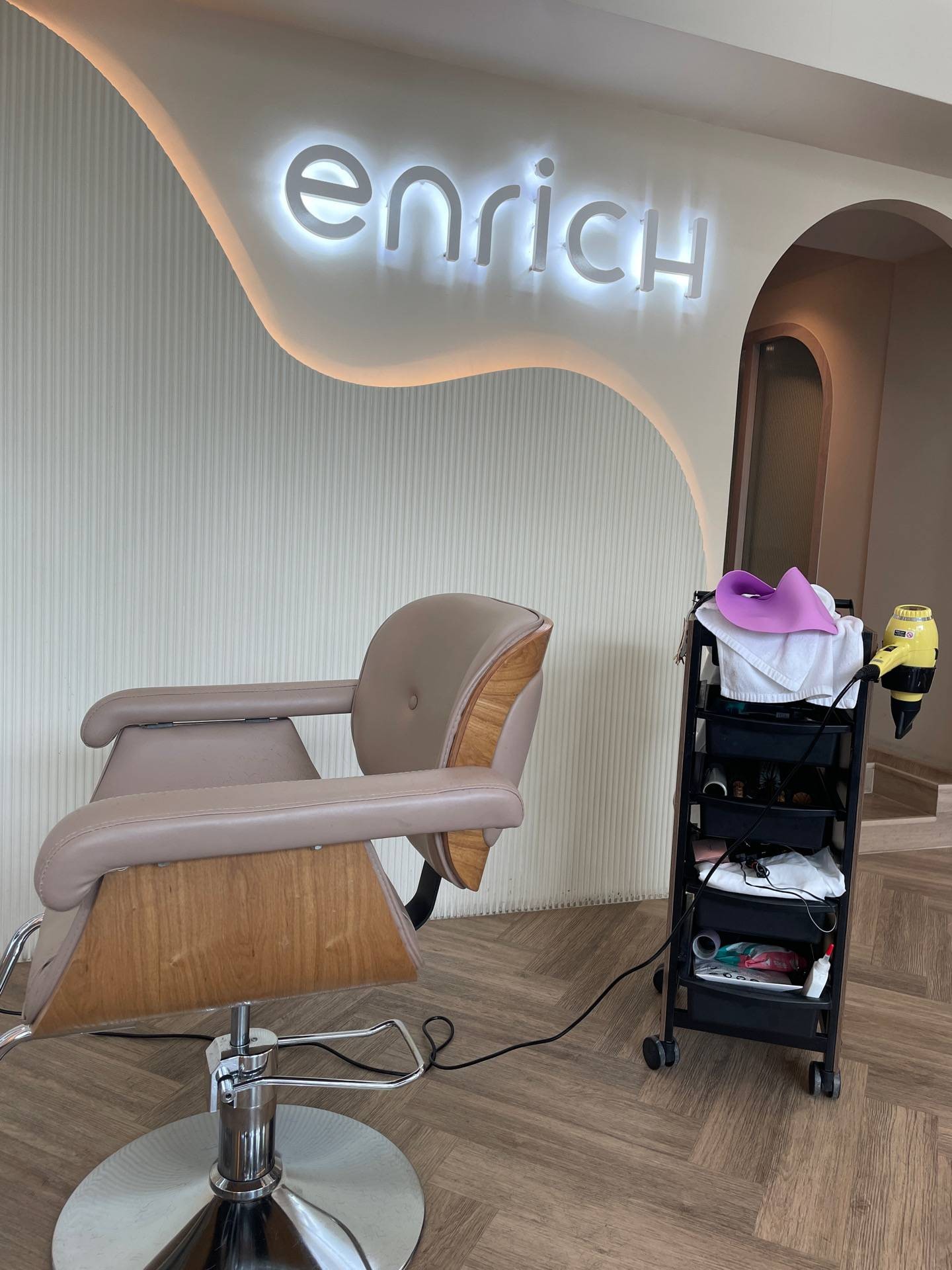 รีวิว enrich salon [ อุดมสุข ] อุดมสุข - มาคลินิกแถวนี้เลยแวะตัดผม