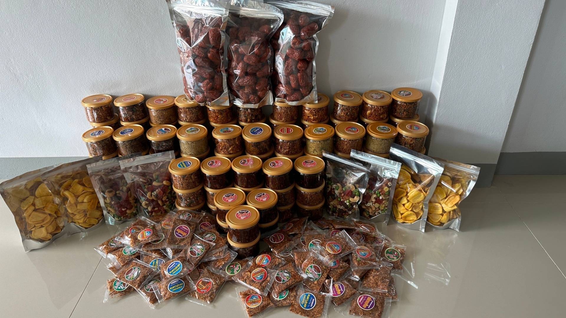 ร้านน้ำพริกพี่ญาคมรุมหน้าตลาดนัดแม่เล้ง - สั่งอาหารเดลิเวอรี | Wongnai ...