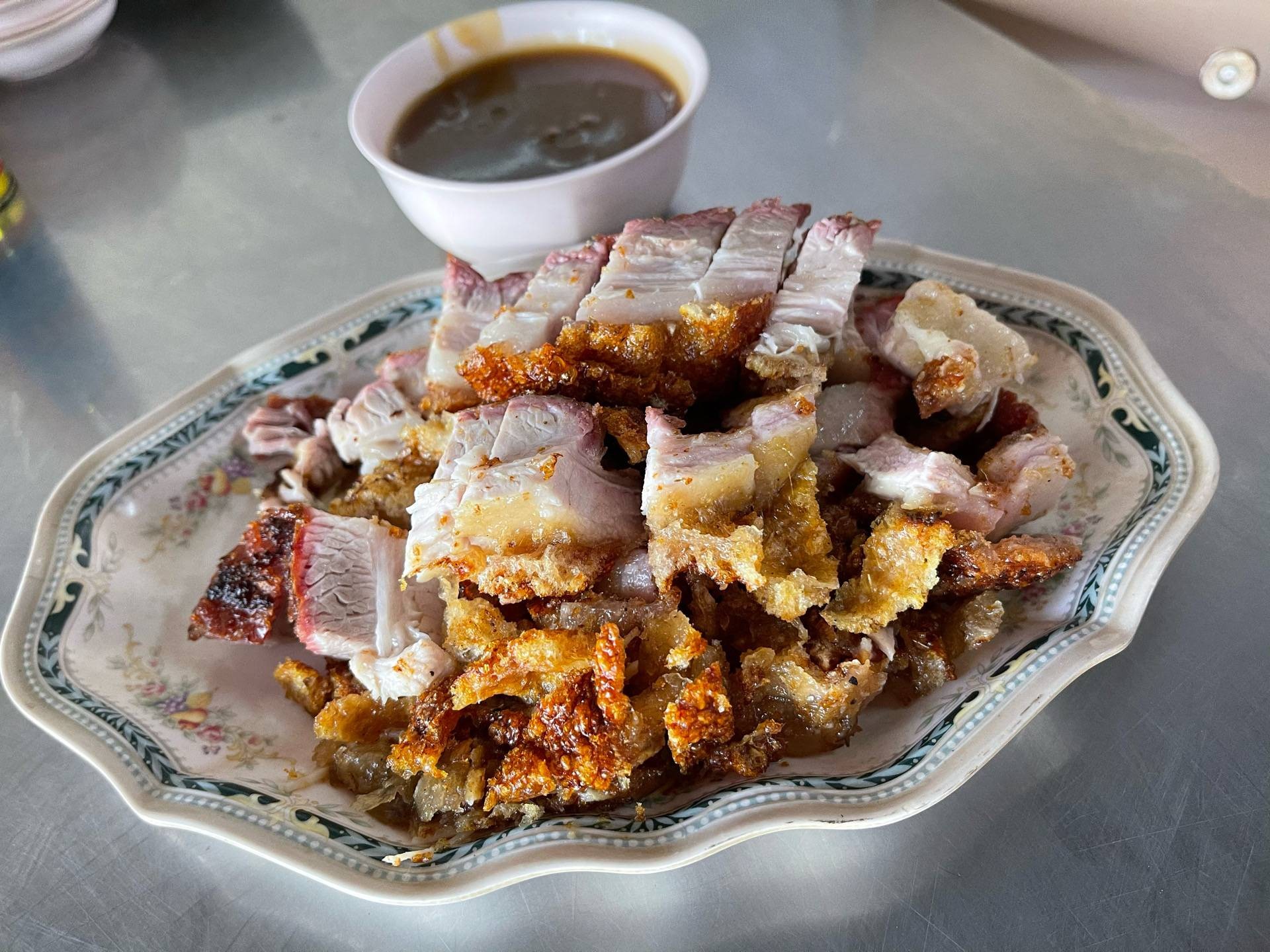 รูป หมูกรอบนายไซ ประชาชื่น