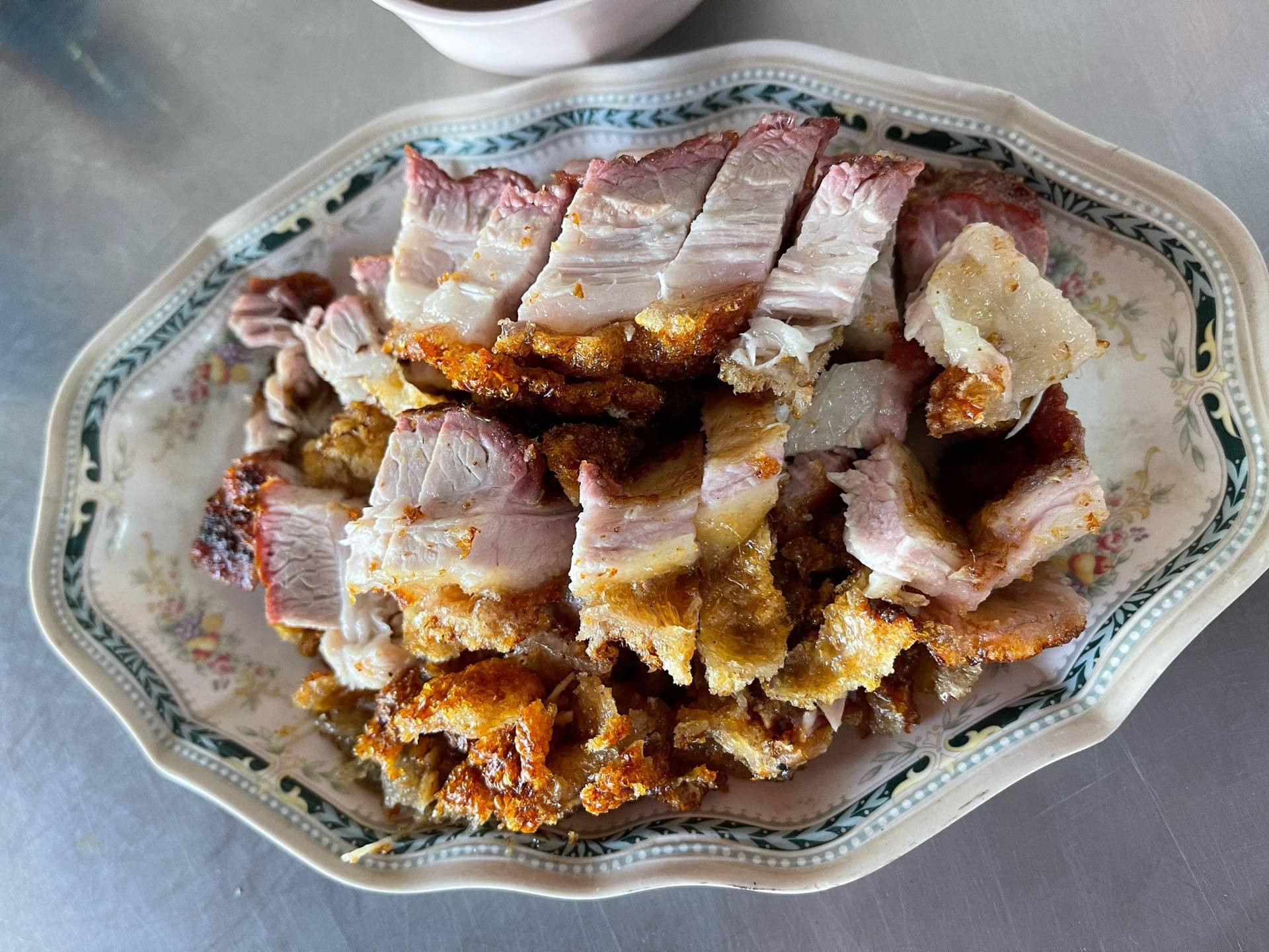 รูป หมูกรอบนายไซ ประชาชื่น