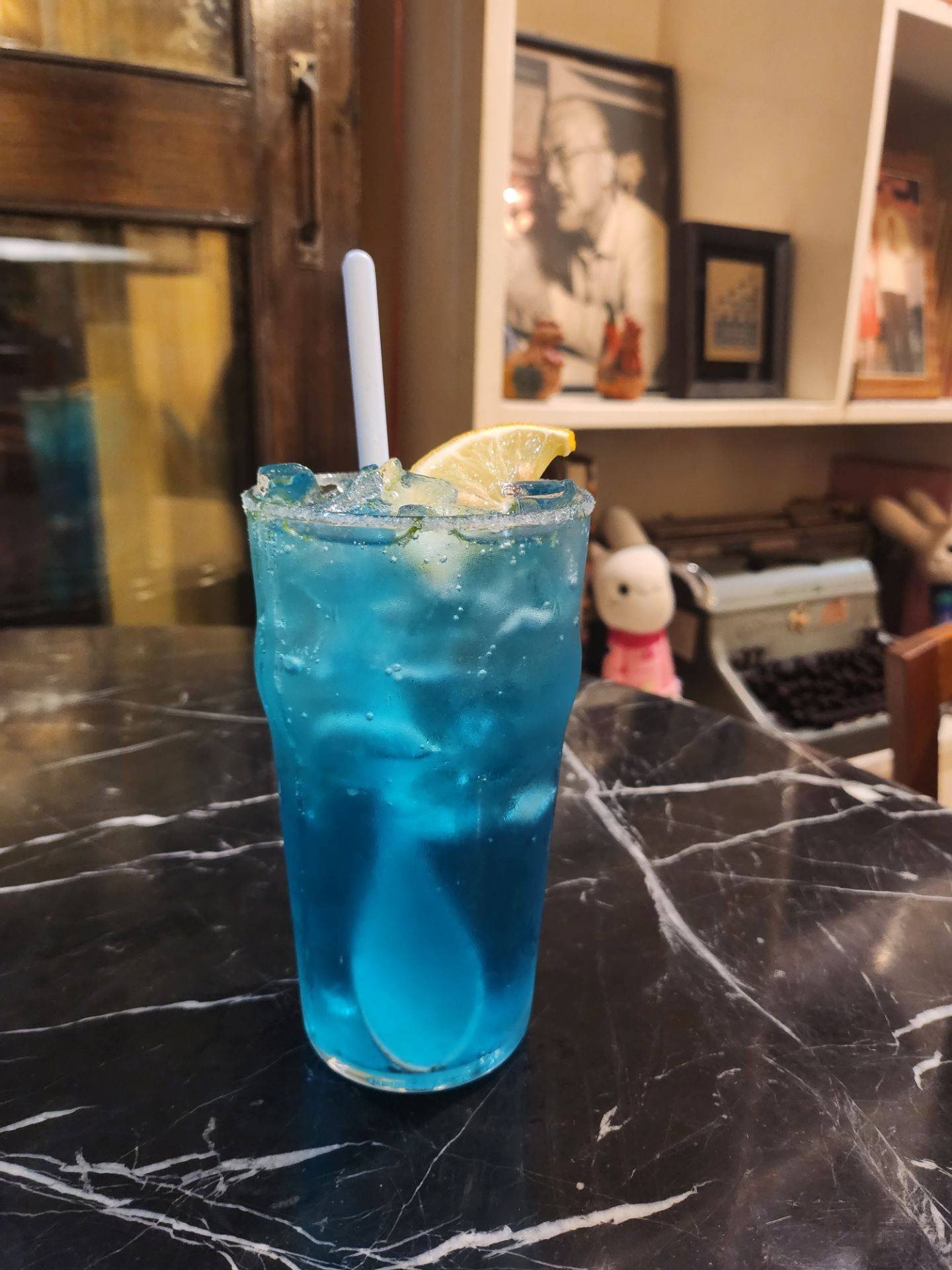 บลูโอเชี่ยนโซดา ร้าน Smith & Rabbit