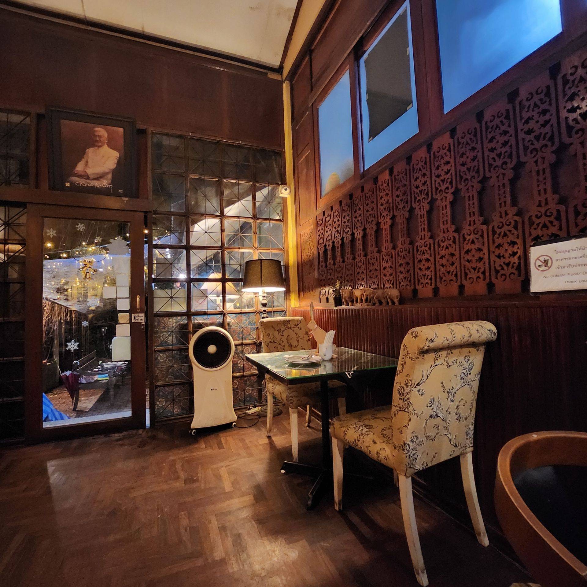 รูป Smith & Rabbit