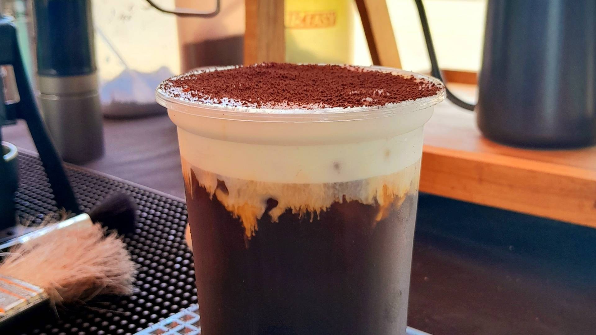 กาแฟสด มันวอล Manwol Coffee สโลบาร์ (เต็นท์ส้ม) ริมหนอง (ตรงข้ามบ้านหลังใหญ่) - สั่งอาหารเดลิเวอ ...