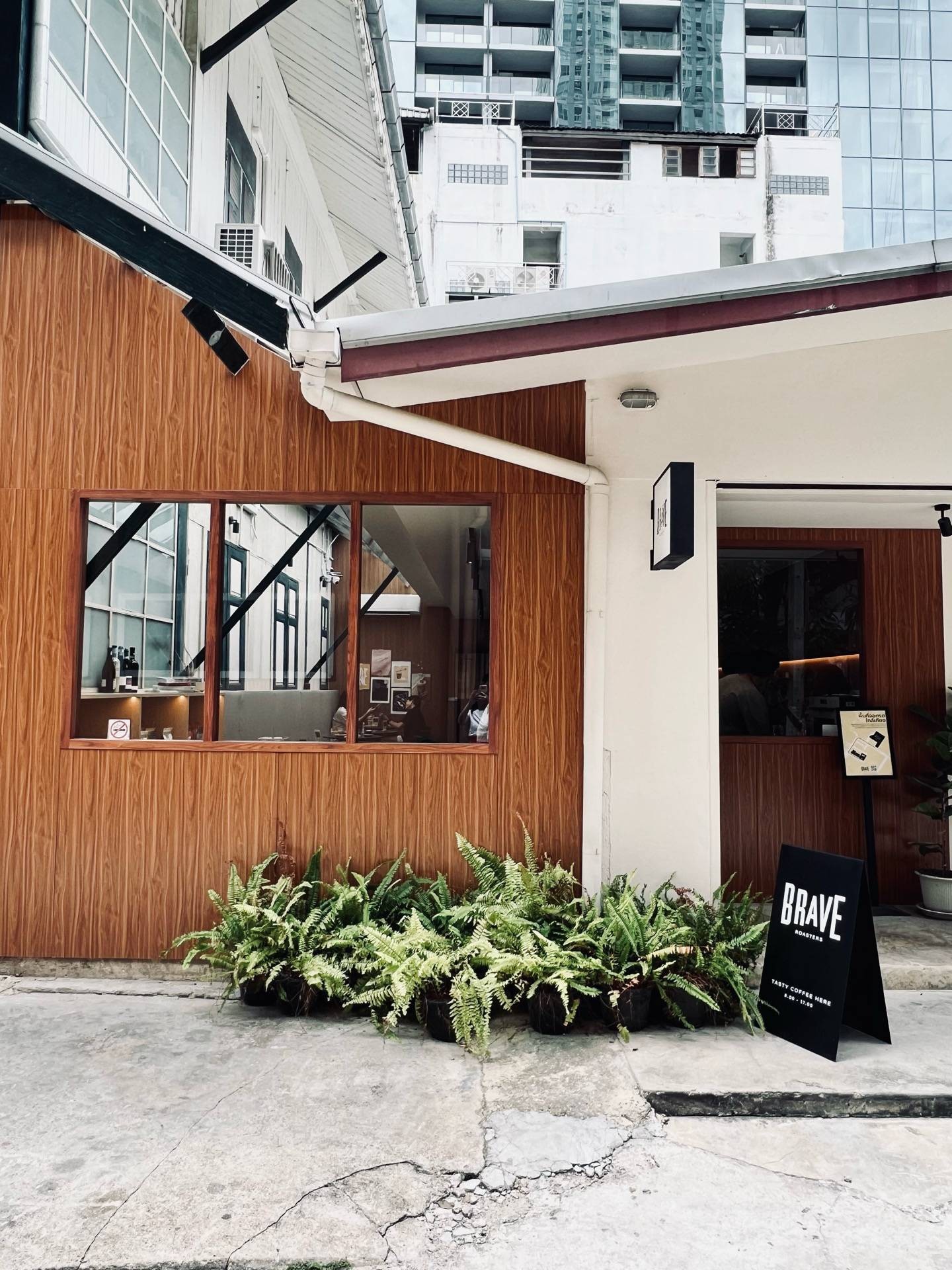 รีวิว Brave Roasters Sathon - Dirty coffee รสดีๆ กับอีกสาขาในย่านสาทร
