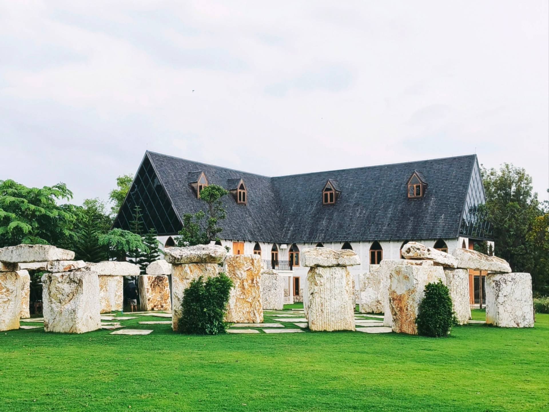 รีวิว Within Khaoyai - WoW! 😲😯สโตนเฮนจ์ในคาเฟ่ ฟีลเหมือนนั่งชิลอยู่ ...