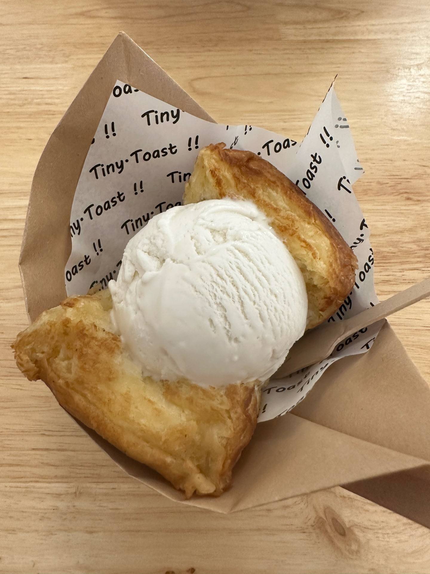 รีวิว Tiny.coco โกโก้เข้มข้น&ไอศกรีมโฮมเมด - Tiny Toast + ไอติมกะทิสด โครตอร่อยเลยครับ👍🏻👍🏻👍🏻