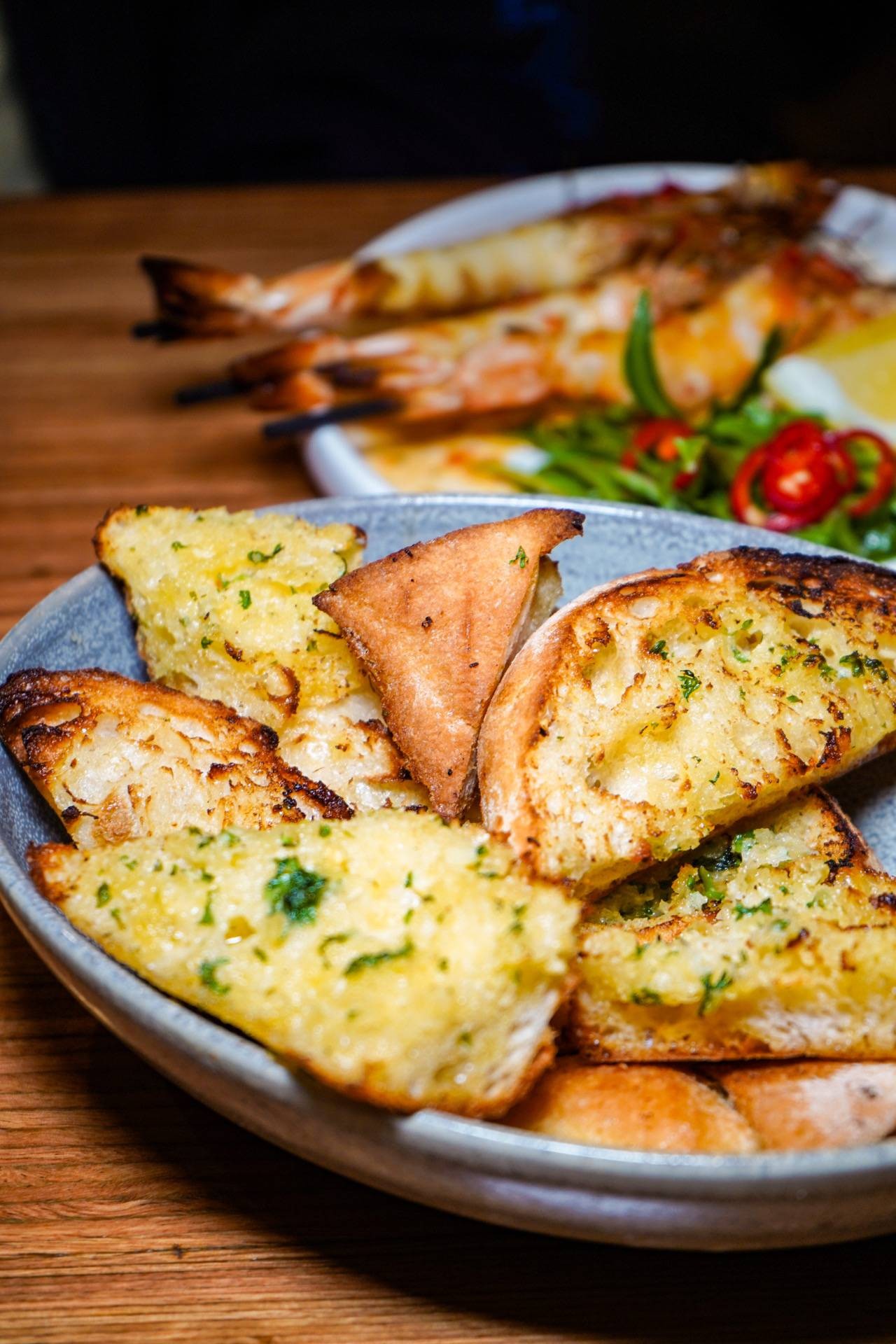 รีวิว Universal Restaurant - Best 🧀🐔 chicken parms in Melbourne!