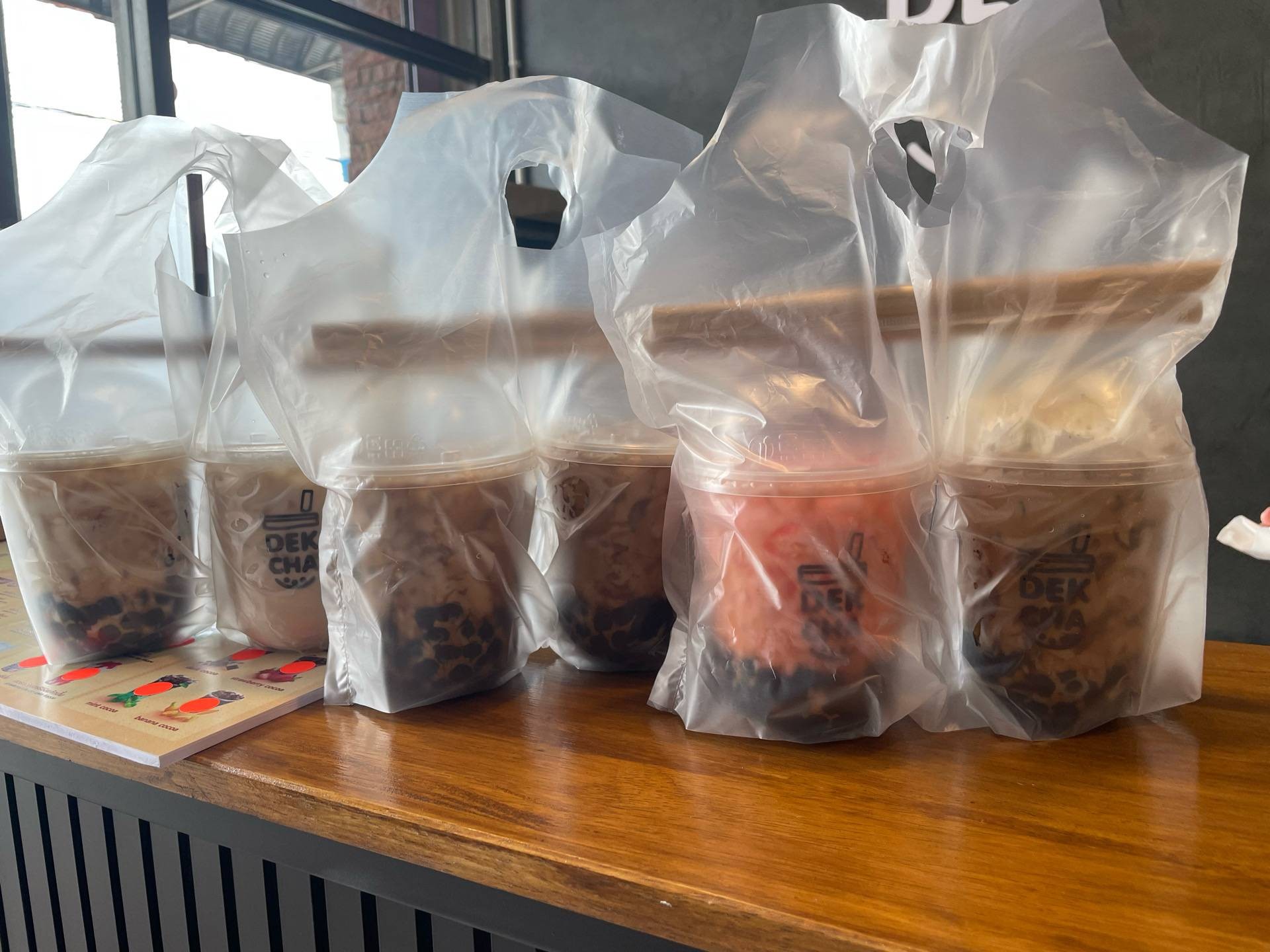 รีวิว Dekcha เด็กชา วัดโรมัน - ชอบครีมชีสกับไข่มุกมากๆ ค่ะ ชาก็หอมมาก ...