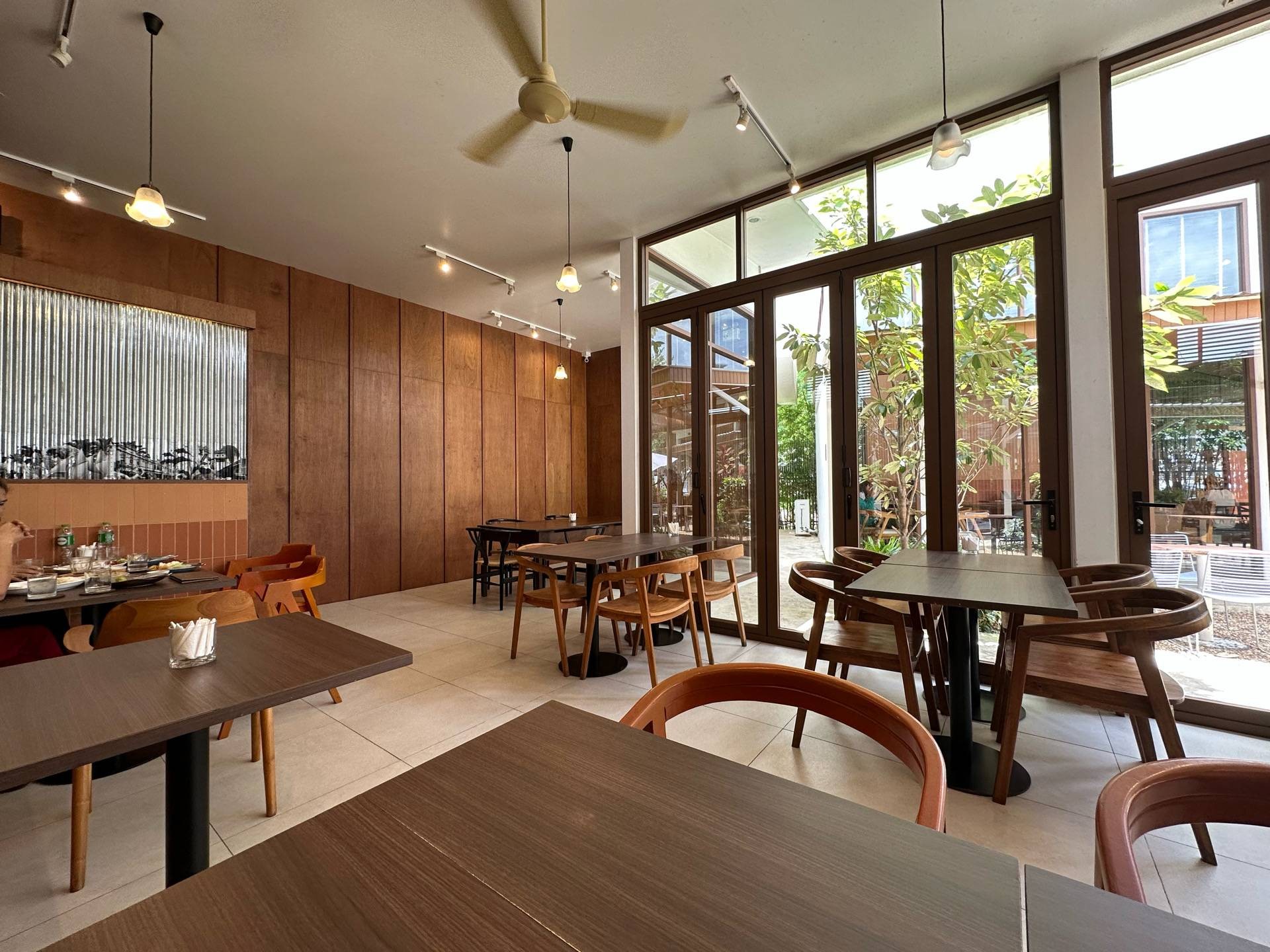 รีวิว LOCALS.HDY (Café&Restaurant) - - ดีมากที้งอาหารและเครื่องดื่ม