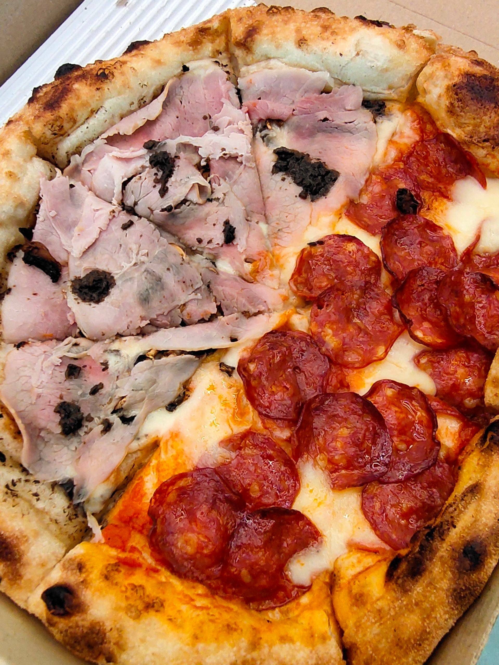 พิซซ่าซาลามี่+แฮมทรัฟเฟิ้ล ร้าน Ronin pizza ลาดพร้าว 18