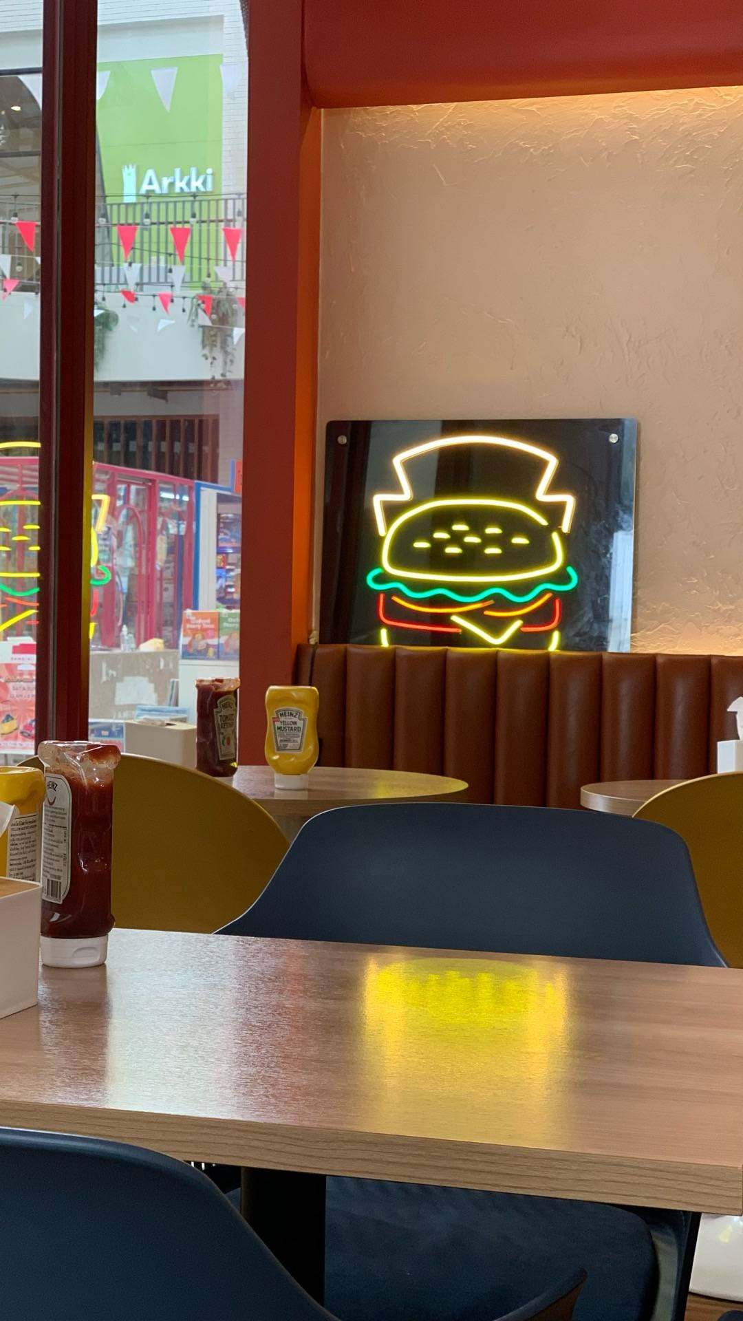 รีวิว Smizzle Burger สุขุมวิท 26 - Smash burger ที่คุณคู่ควร