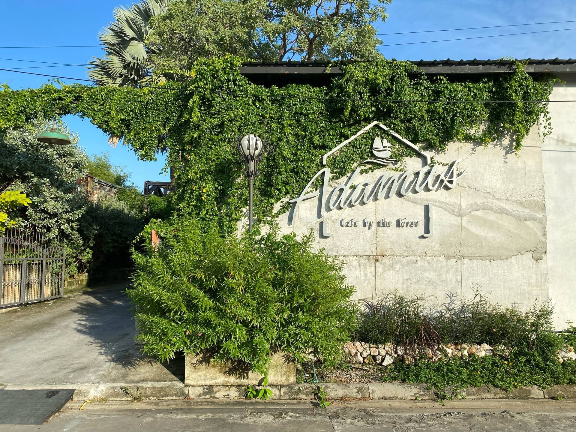 รีวิว Adamus Cafe by the river - คาเฟ่+ร้านอาหาร ฮาลาล