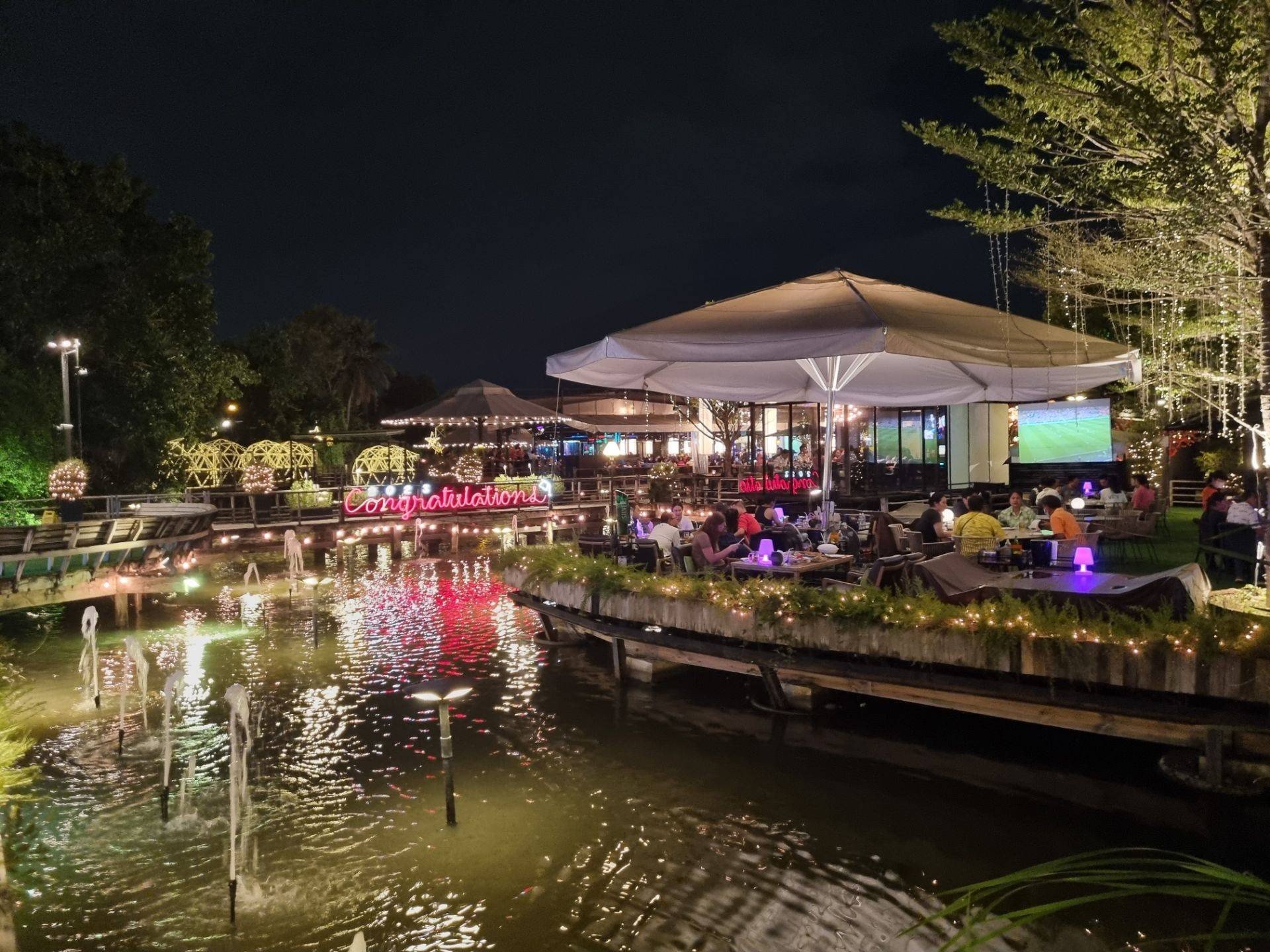 รีวิว Waterside Karaoke Restaurant - ร้านเหมาะแก่การจัดเลี้ยง สังสรรค์มาก