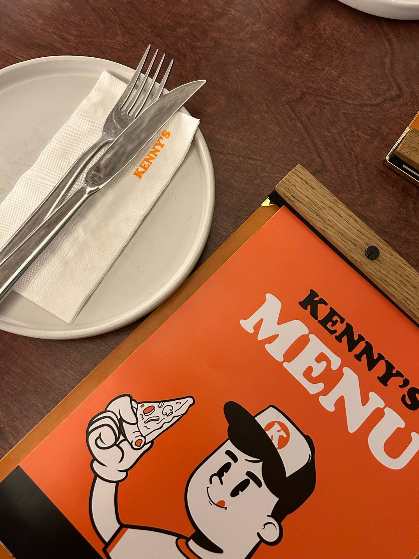 รีวิว Kenny’s BKK Kenny’s BKK (Ari) - ร้านพิซซ่า mood ดี เปิดใหม่ย่านอารีย์