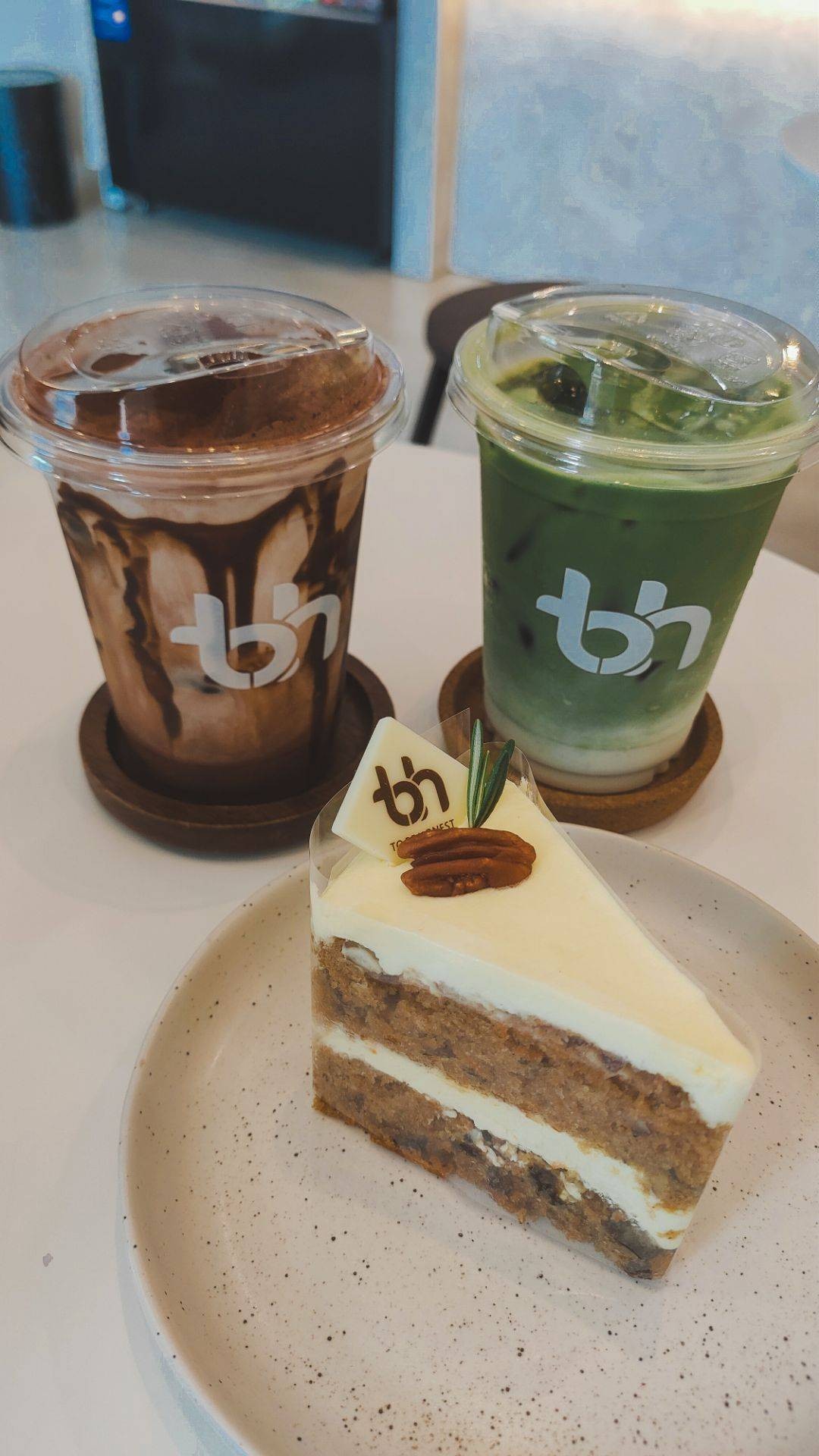 รีวิว TBH Cafe' Donmueang - คาเฟ่บรรยากาศดีิ เครื่องดื่มดี เค้กอร่อย