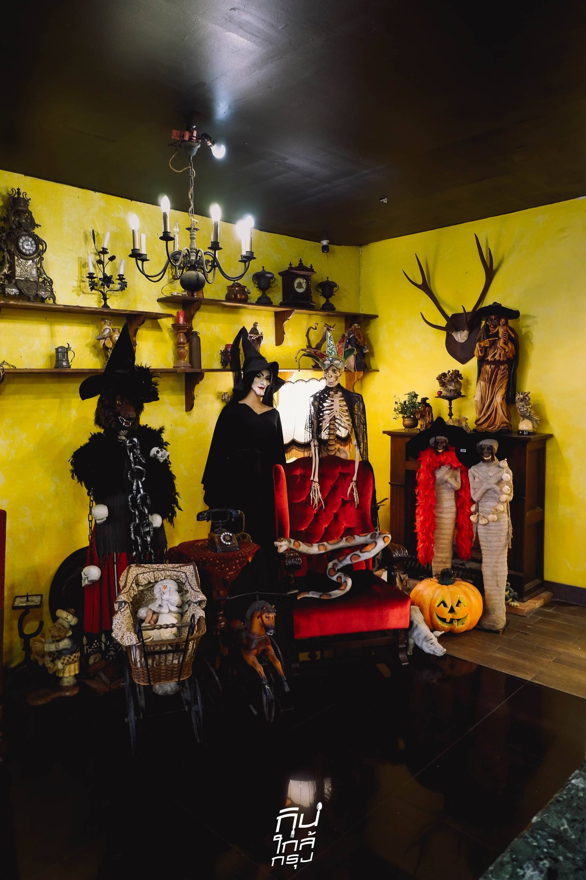 The Witch Antiques & Restaurant