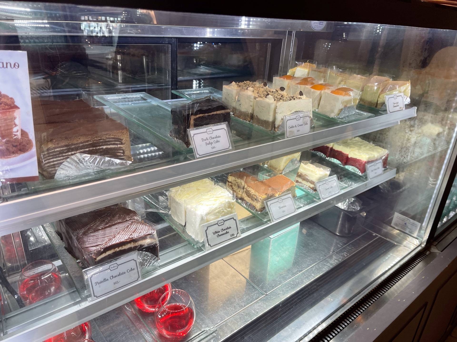 รูป Audrey Cafe des Fleurs EmQuartier ชั้น 8 (ตึก Helix Quarter)