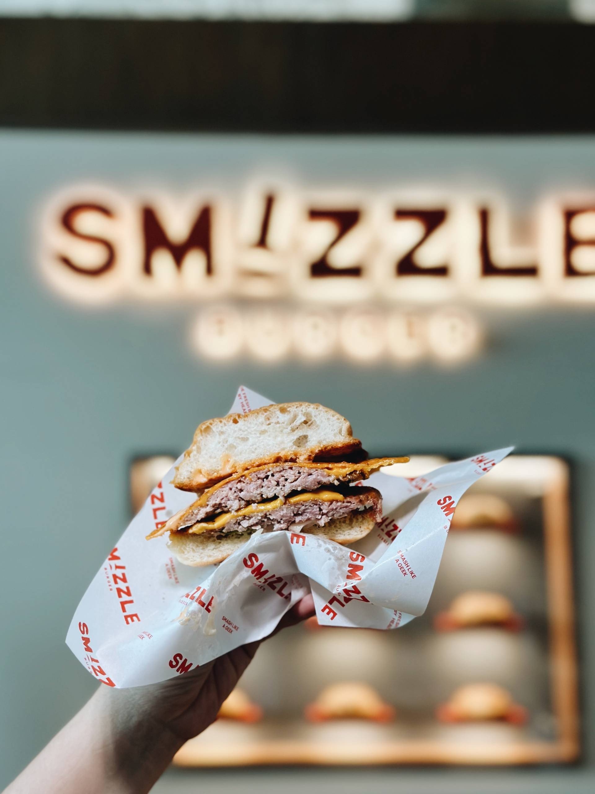 รูป Smizzle Burger Central Embassy