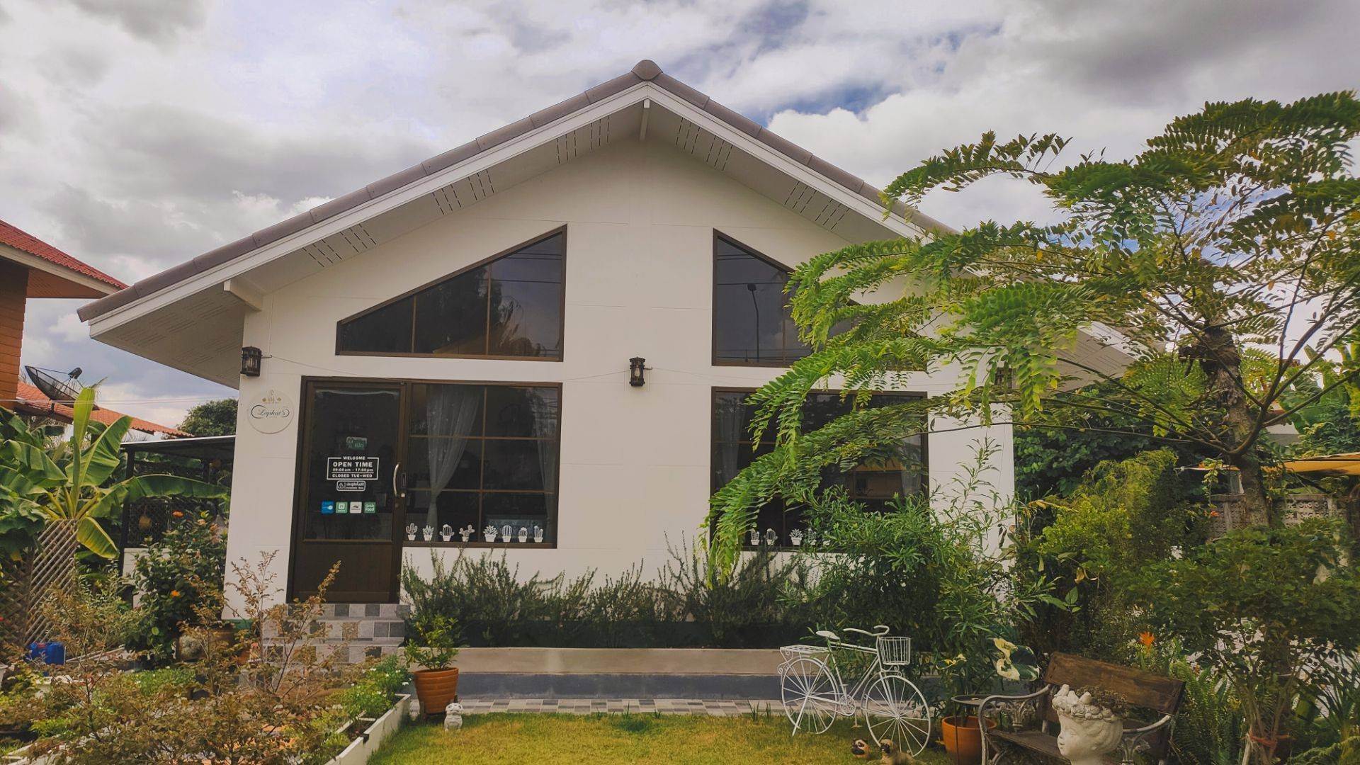 รีวิว Laphat’s Home Café - - ร้านน่ารัก บรรยากาศดีเหมือนอยู่บ้านเพื่อน