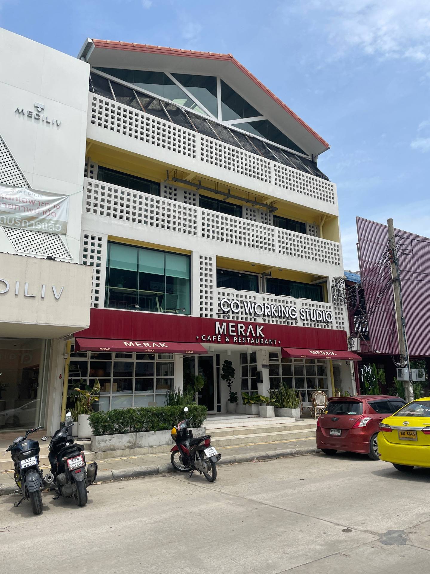 รีวิว Merak Cafe (มีรัก คาเฟ่) สาขาบางแก้ว - ร้านคาเฟ่นั่งชิวในย่านบางแก้ว