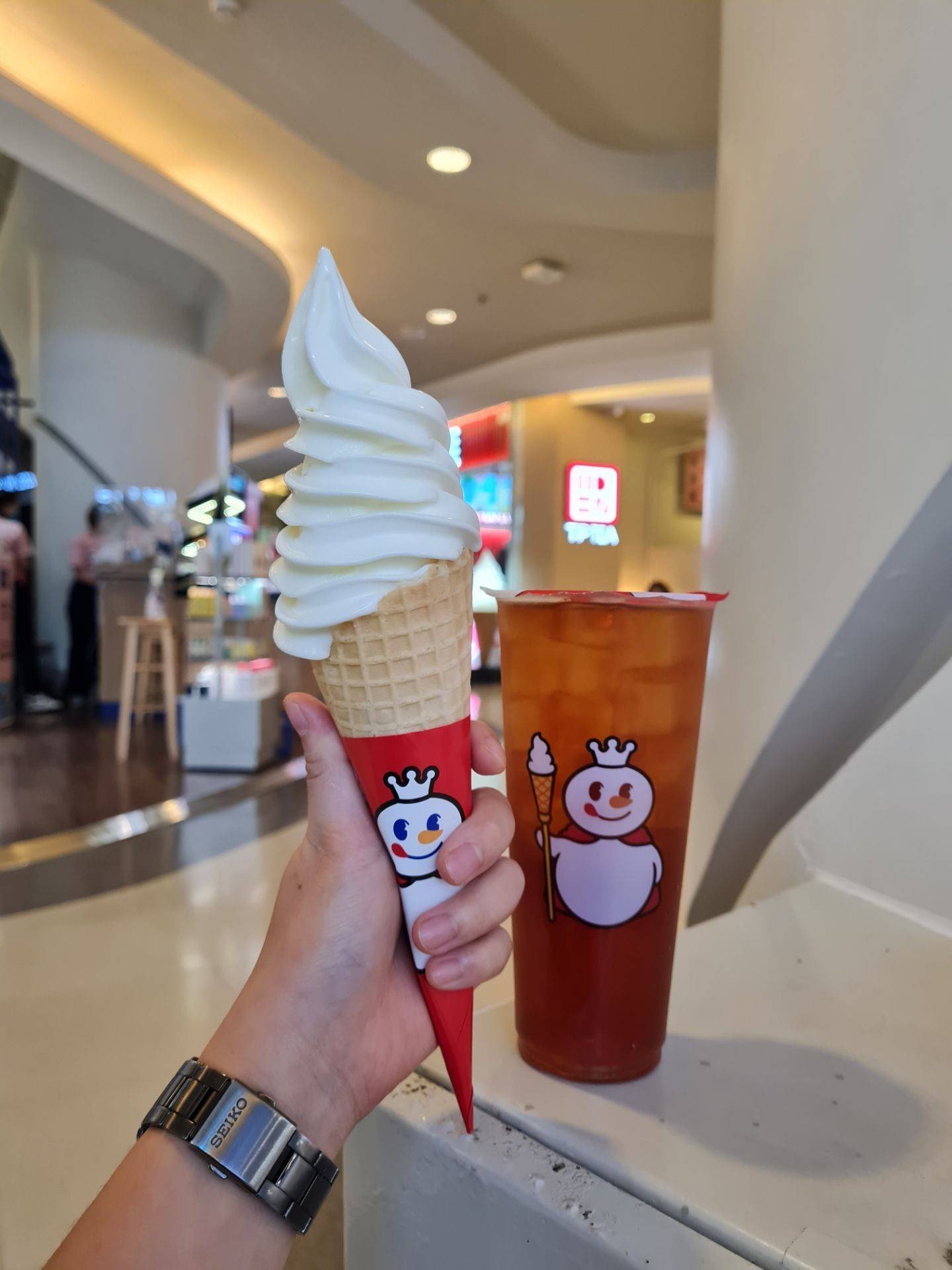 รีวิว Mixue Silom Complex - ไอติมนมจางๆ กินแก้เหงา