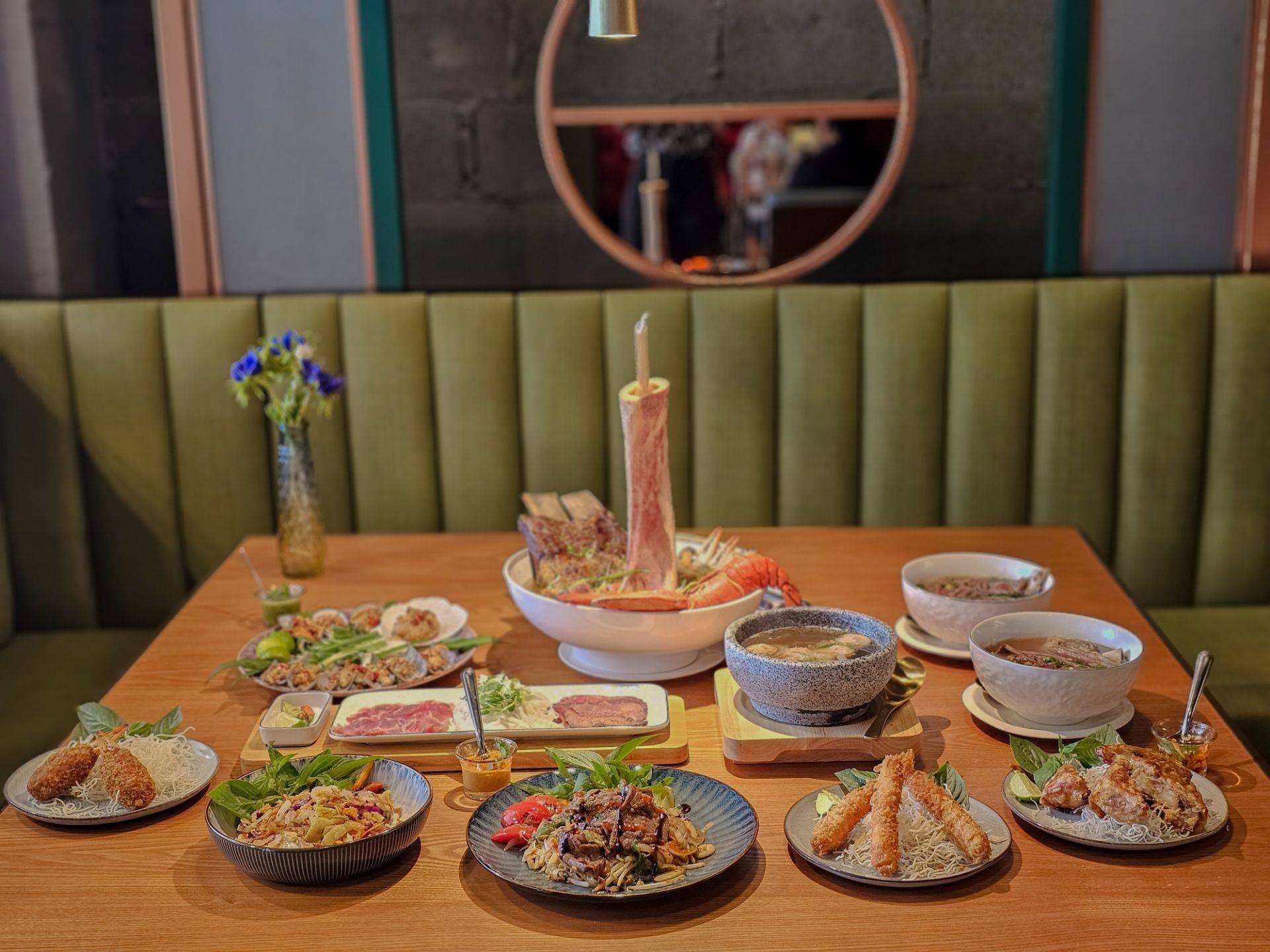 รูป เฝอ โฮโน Pho Hono คริสตัลปาร์ค เรียบด่วนเอกมัย-รามอินทรา