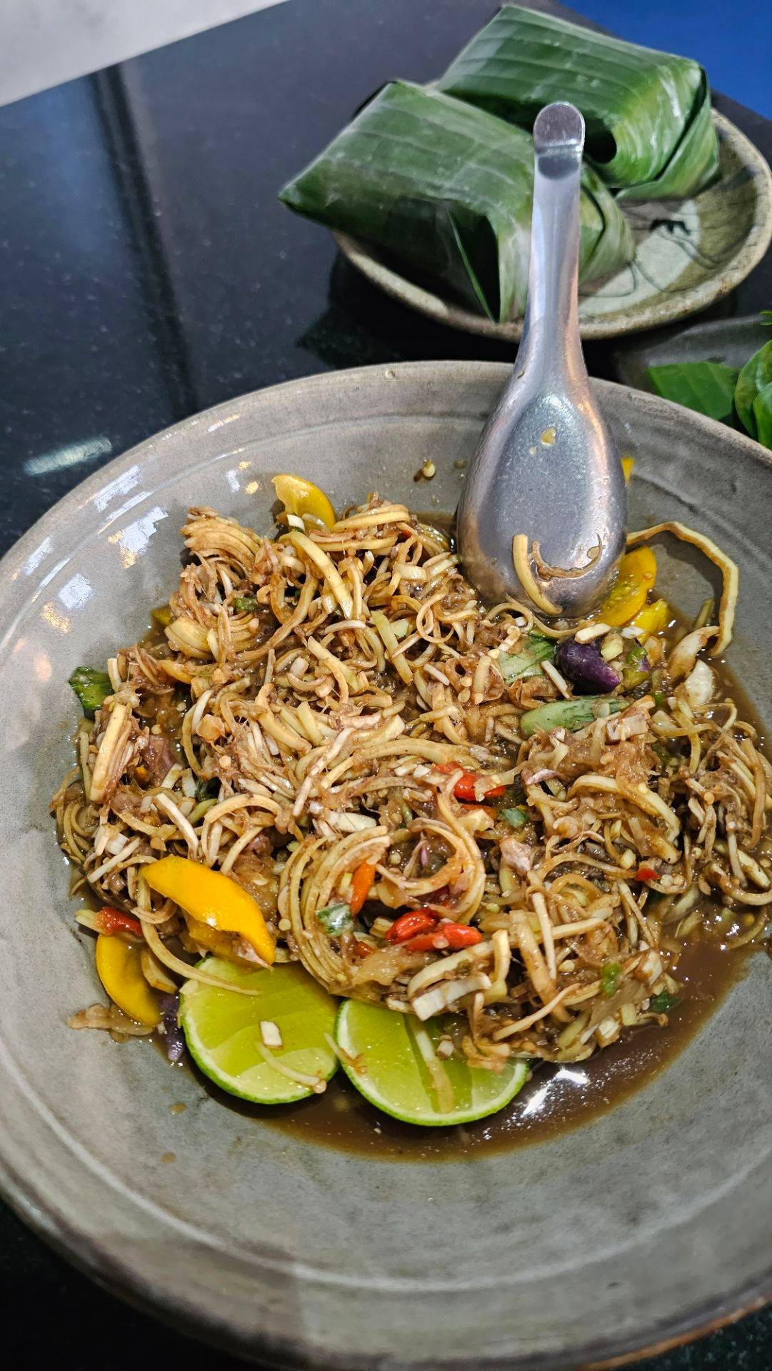 ตำหลวงพระบางหัวปลี ร้าน Phed Phed อยู่ในโครงการ the circle ราชพฤกษ์