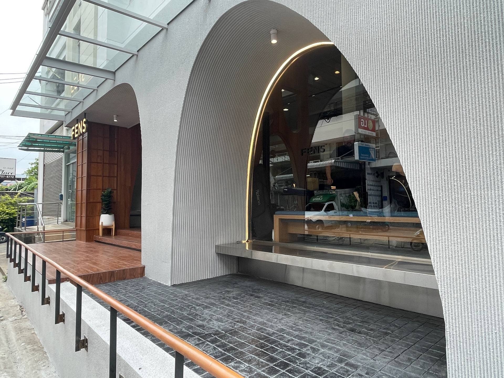 รีวิว Fens Cafe - ร้านกาแฟน้องใหม่ พิกัดศรีนครินทร์