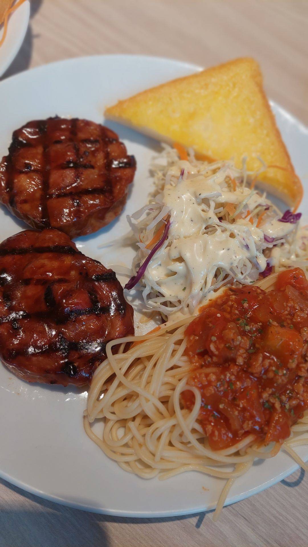 รีวิว Eat Am Are อาคาร 253 อโศก - Eat Am Are สาขาอโศก ราคาไม่แรง🥩