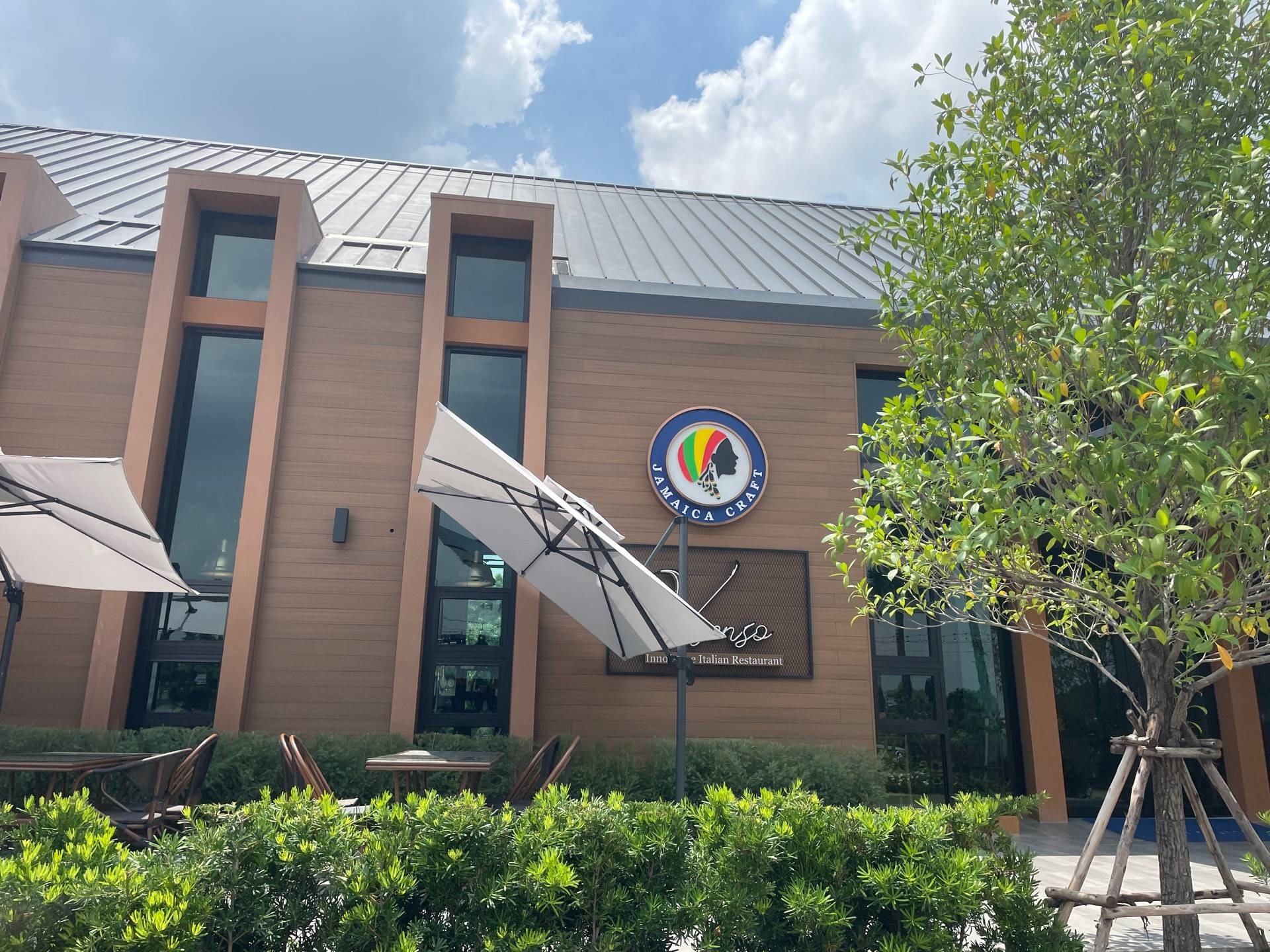 รีวิว Jamaica Craft Cafe ถนนพัฒนาชนบท 3 - ร้านสวย บรรยากาศดี มีฟีล