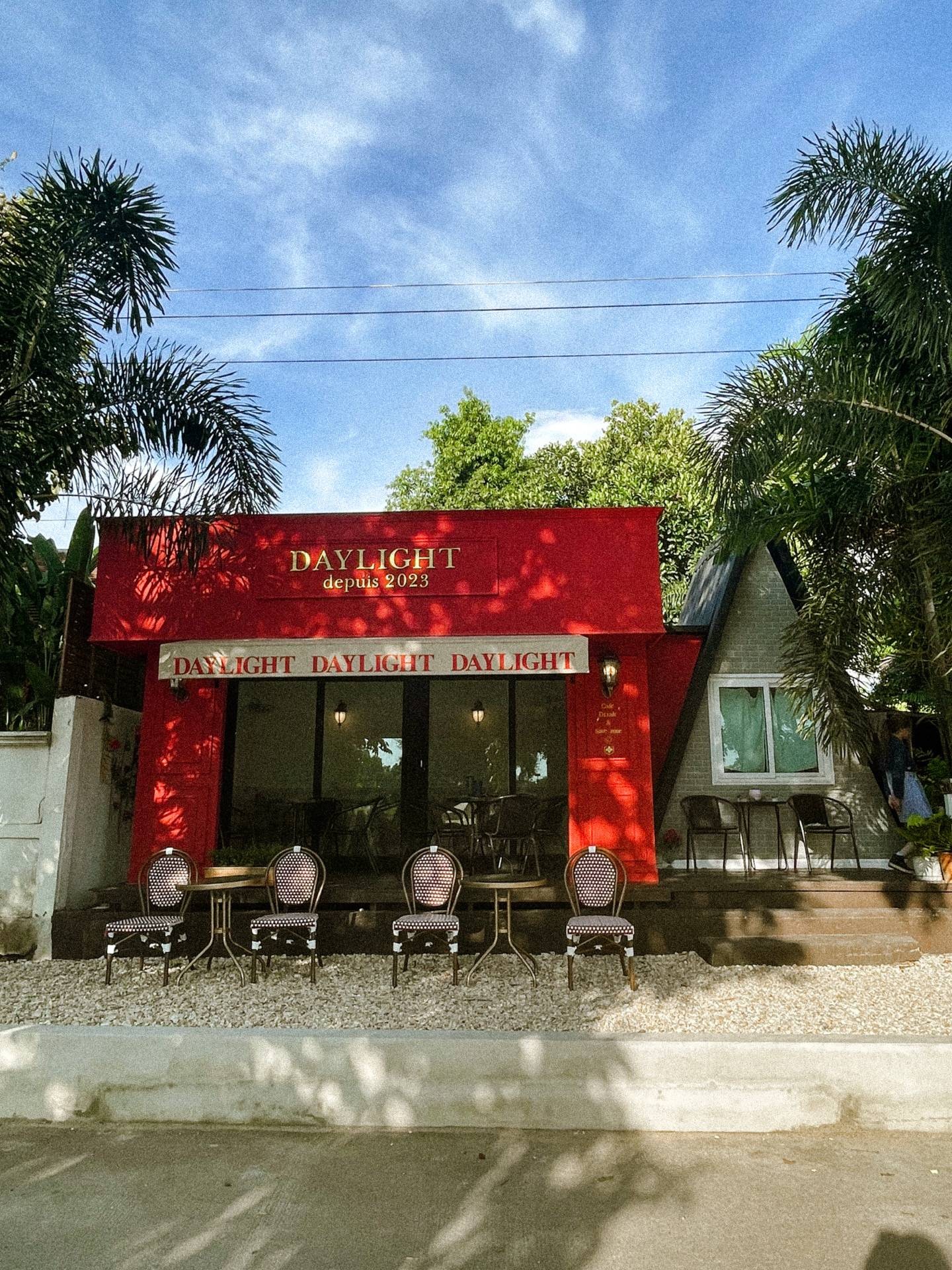 รีวิว Daylight Cafe - - เปิดใหม่คาเฟ่วิวแม่น้ำวัง