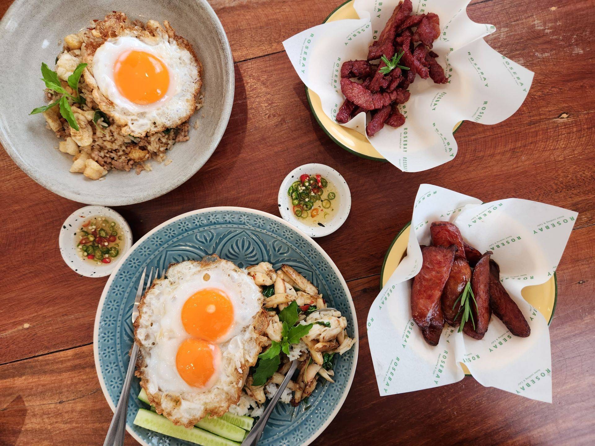 รีวิว Rosebay Home cooking Café - อาหารจานเดียว เสิร์ฟใหญ่ กะเพราปูอร่อยดี😋