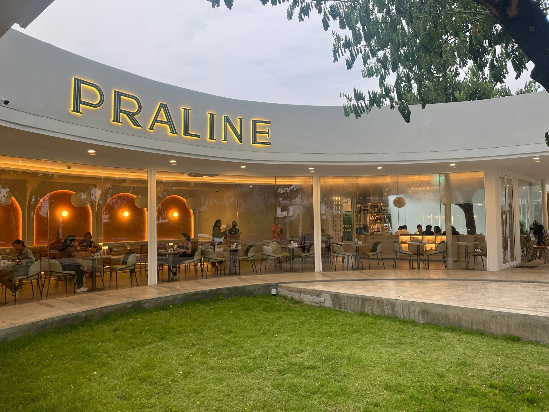 รีวิว Praline Dining Room (Ratchapruke) - Cafe สวย มีทั้งคาวและหวาน