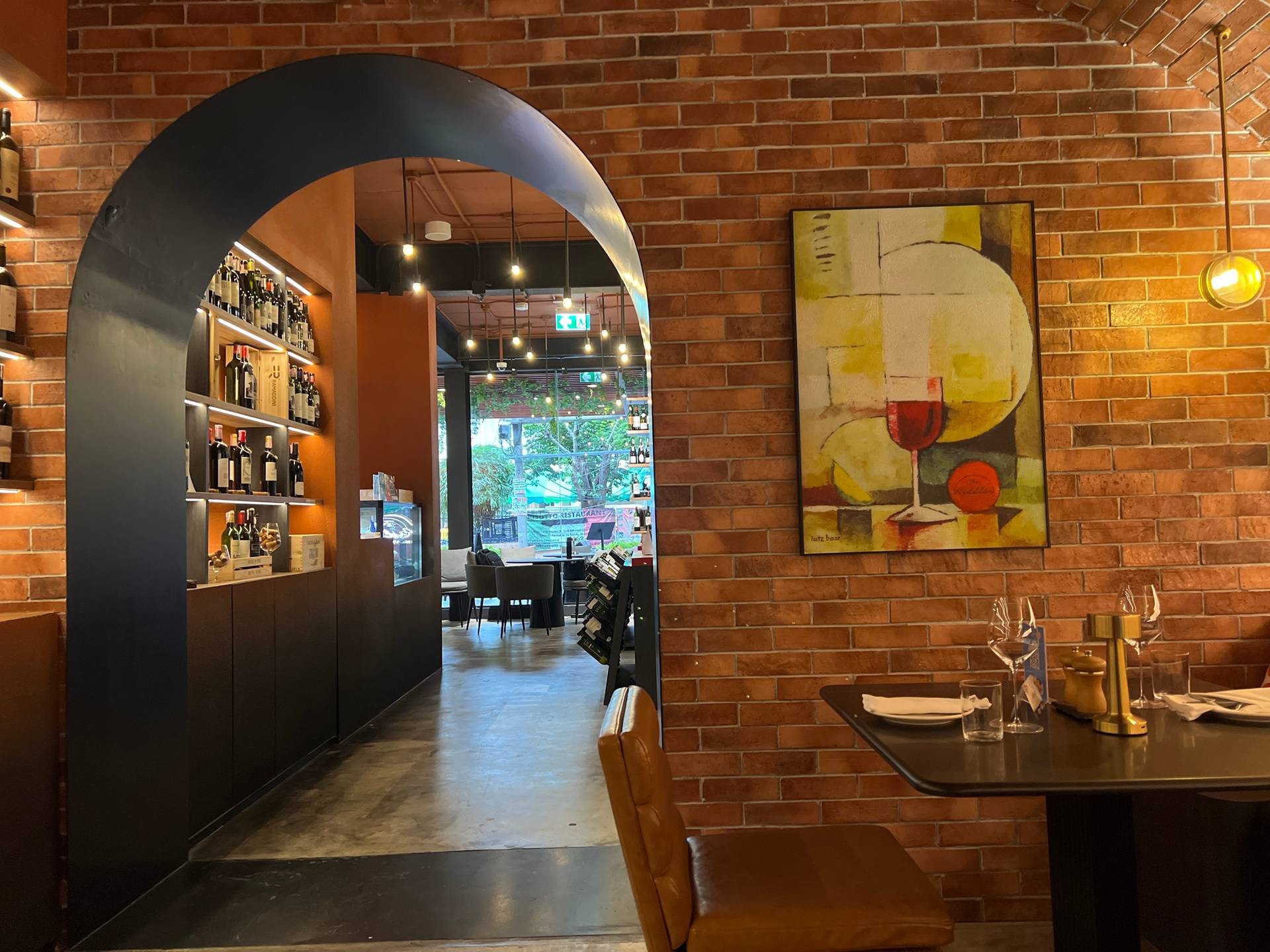 รีวิว The Riddler Wine Bar and Restaurant ลุมพินี - บรรยากาศดี อาหารอร่อย